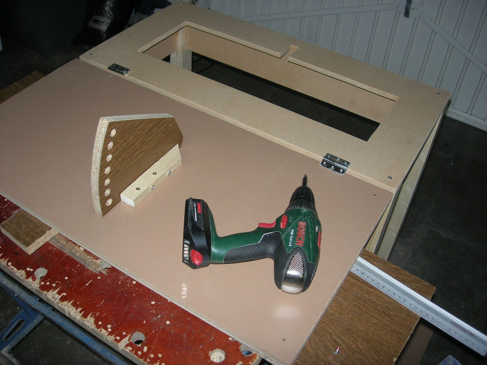 Adjustable Drafting Table With Basic Tools and Materials : 4 Steps ...