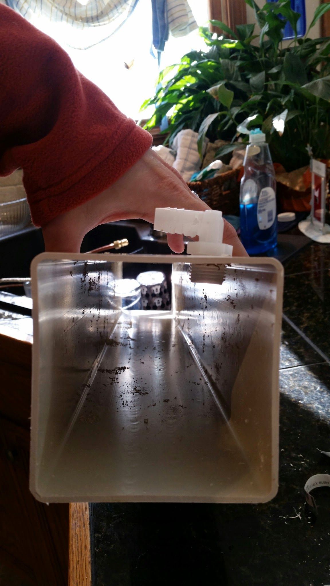 Aquaponic Fish Tank Topper : 8 Steps (with Pictures) - Instructables