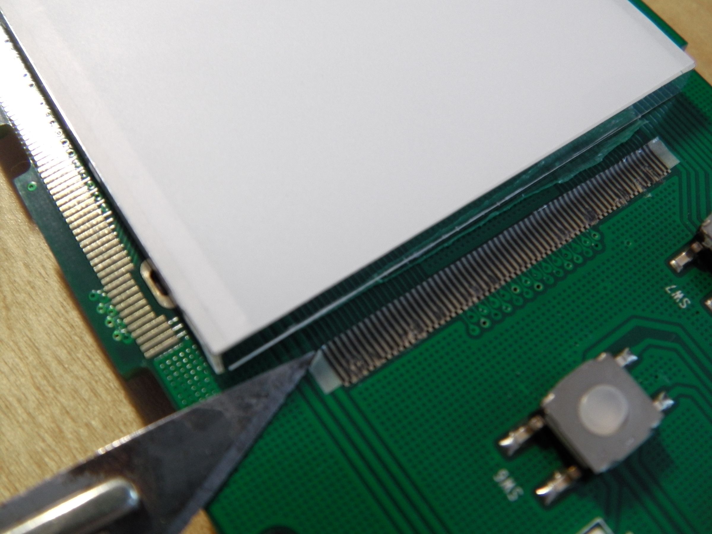 How to Remove and Re-attach LCD Ribbon From a PCB With a Fine Pitch : 9 ...