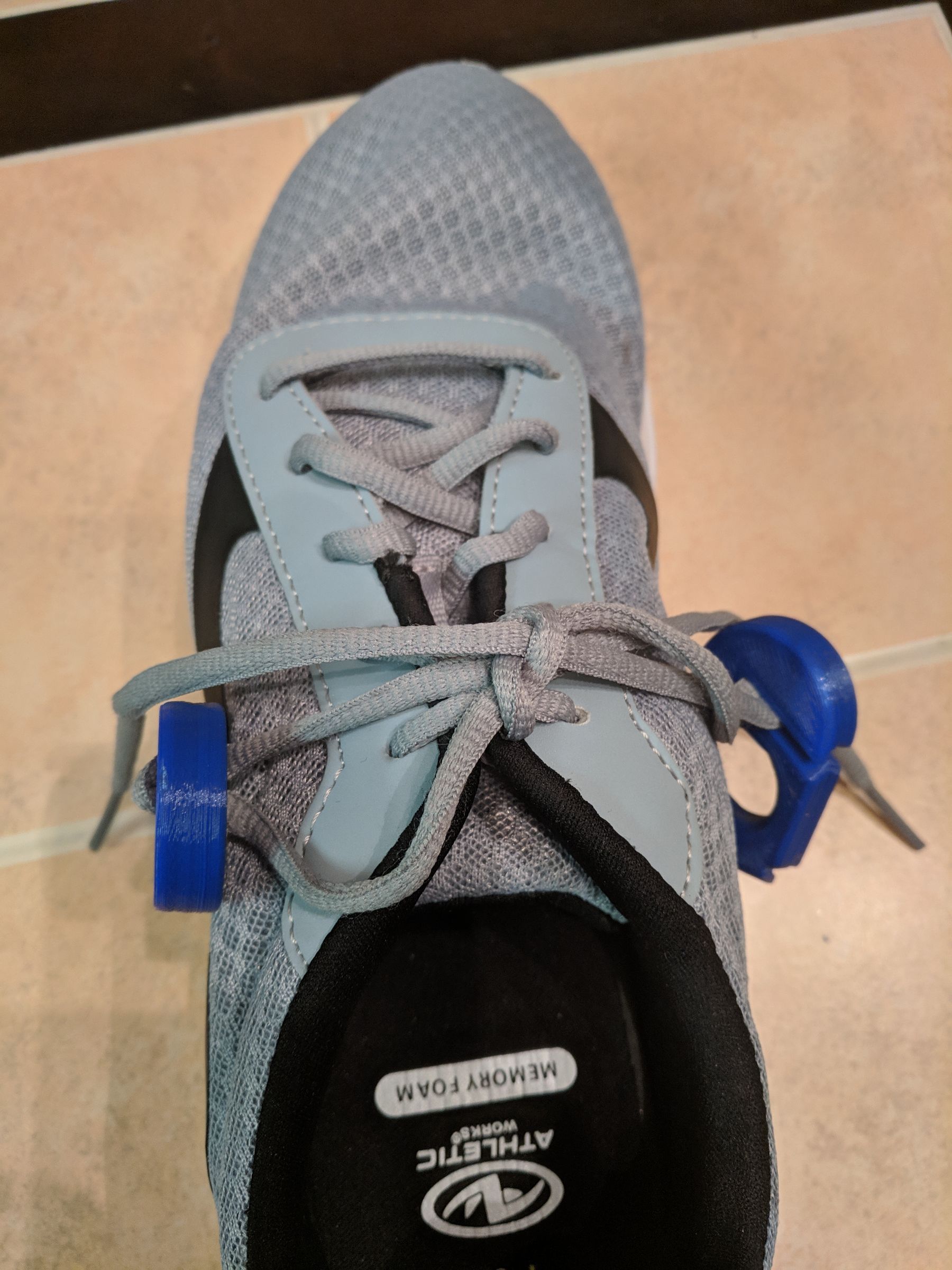 How To: Tie Your Shoes With One Hand : 10 Steps - Instructables