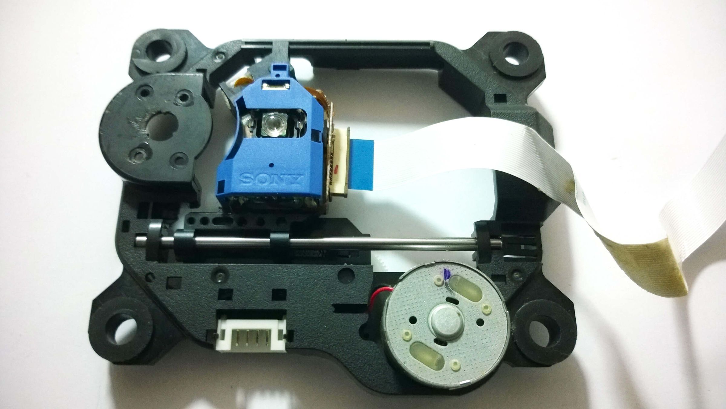 Parts to Salvage From a DVD/CD Player : 10 Steps - Instructables