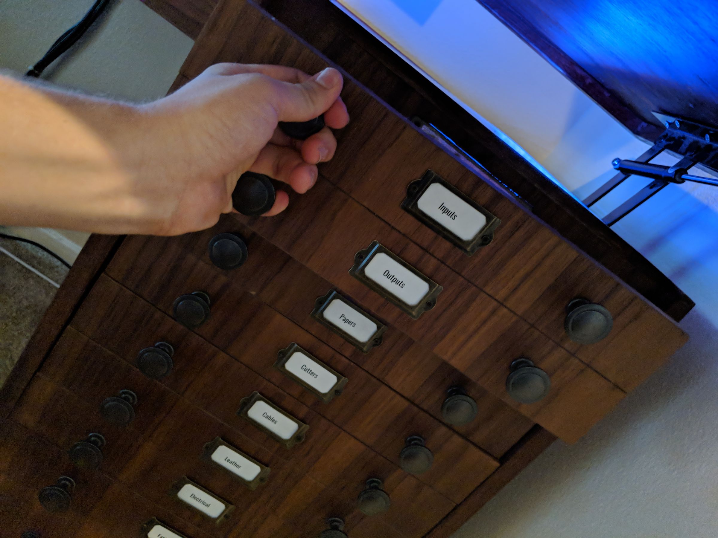 Convertible Standing Desk With Hidden Computer : 10 Steps (with ...