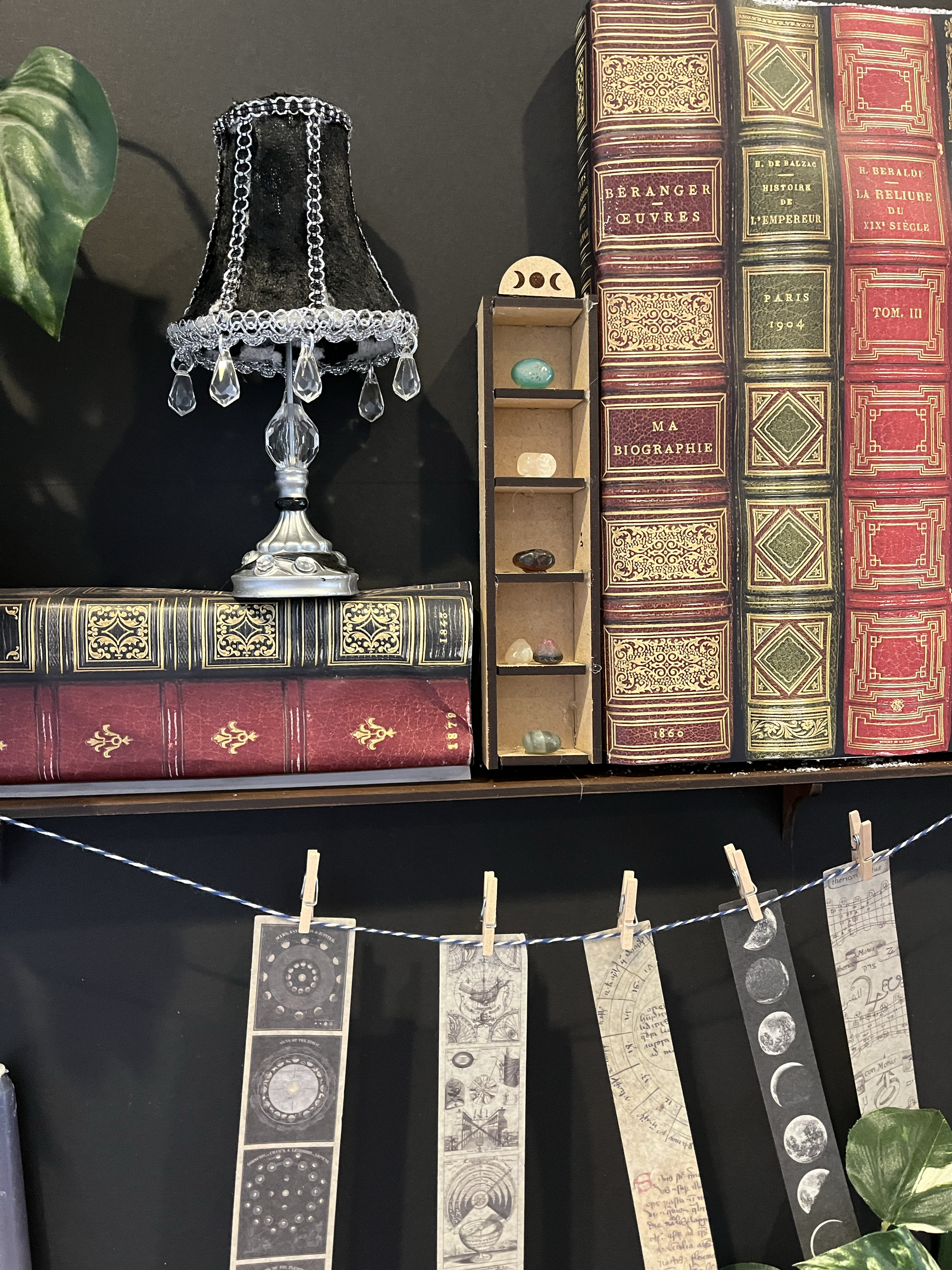 Faux Bookshelf Frame : 8 Steps (with Pictures) - Instructables