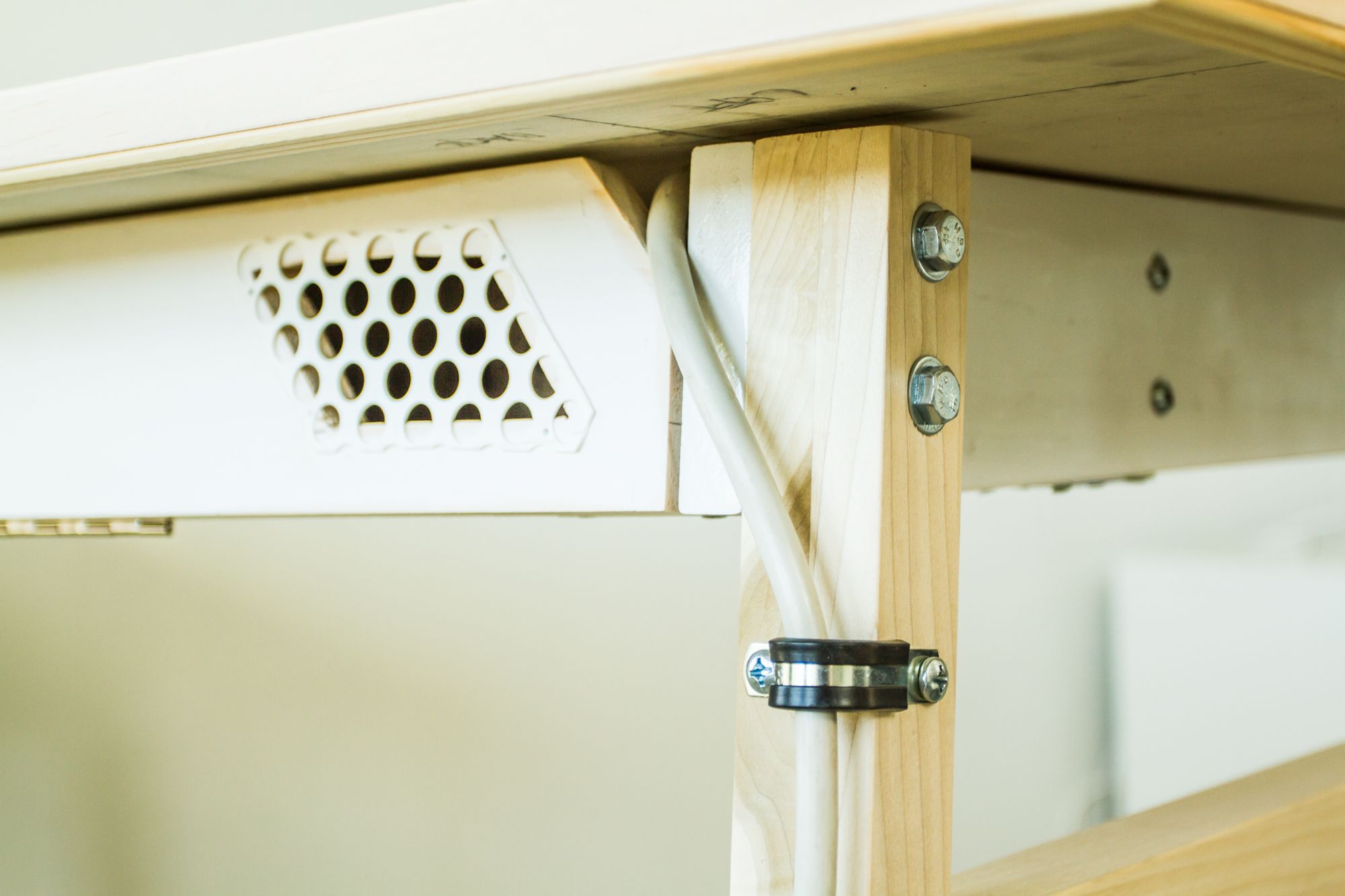 Making a Modern Home Office Desk : 8 Steps (with Pictures) - Instructables