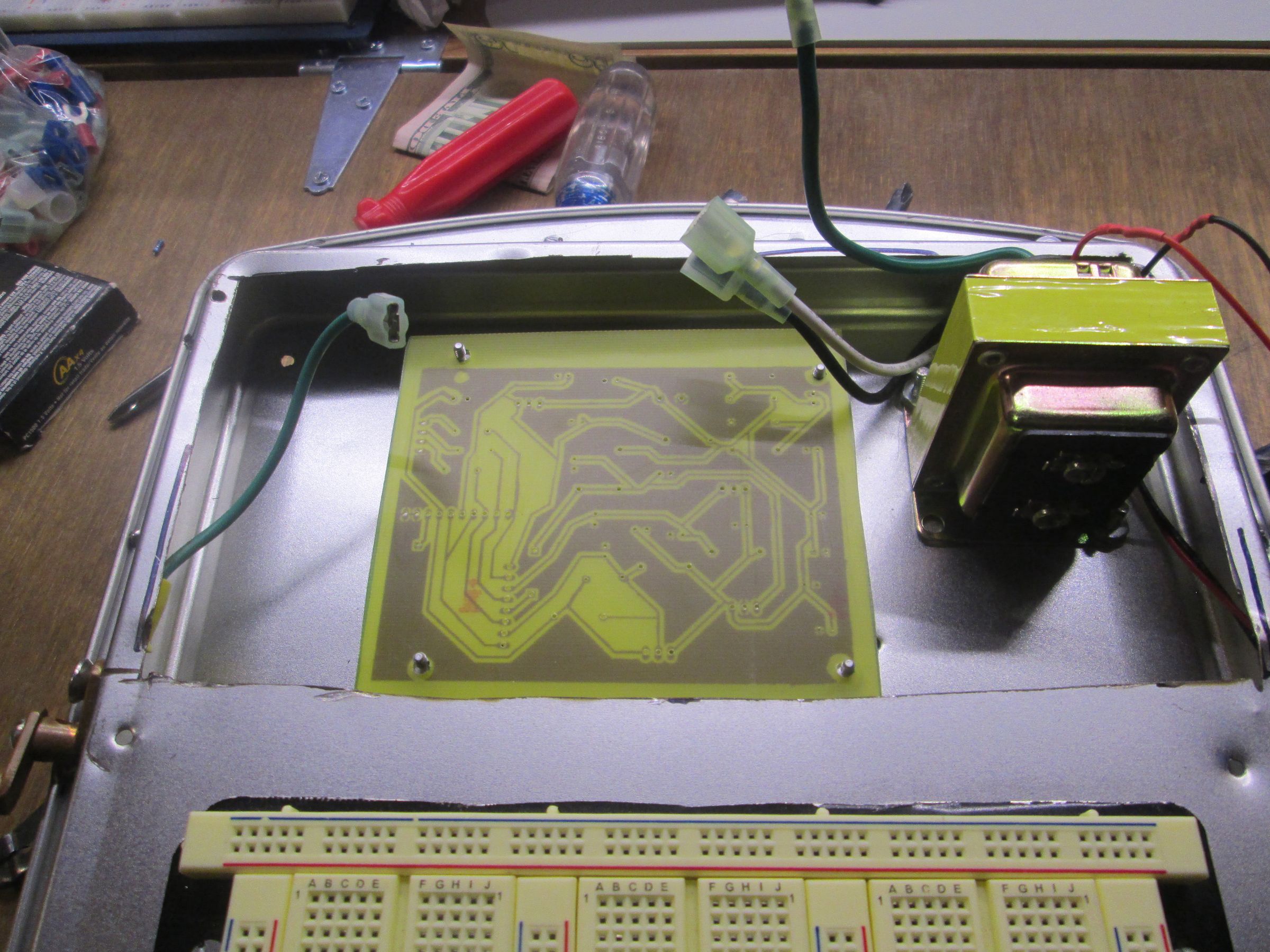 Powered Breadboard Workstation : 6 Steps (with Pictures) - Instructables
