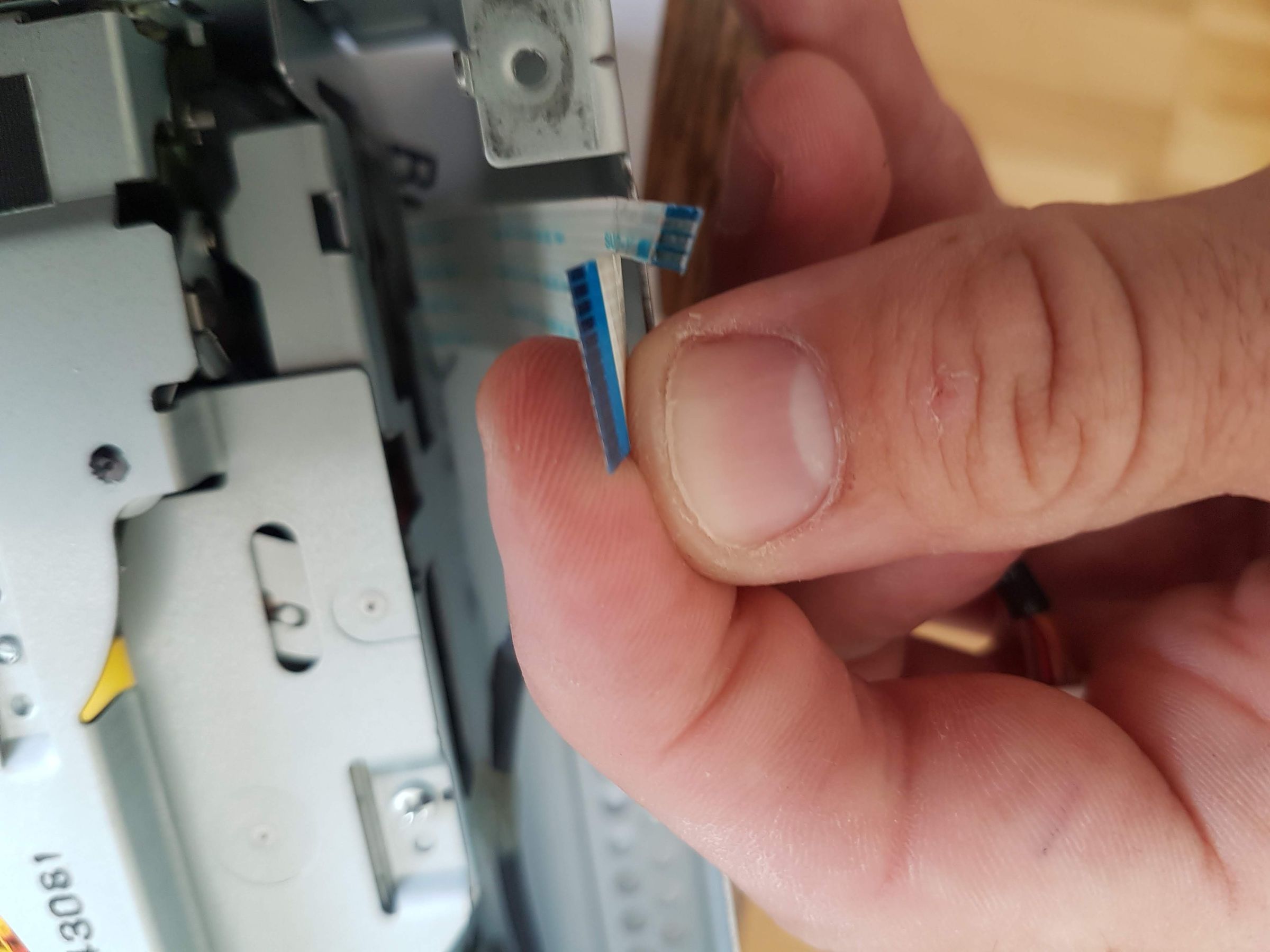 $1 AUX Stereo Input Hack : 9 Steps (with Pictures) - Instructables