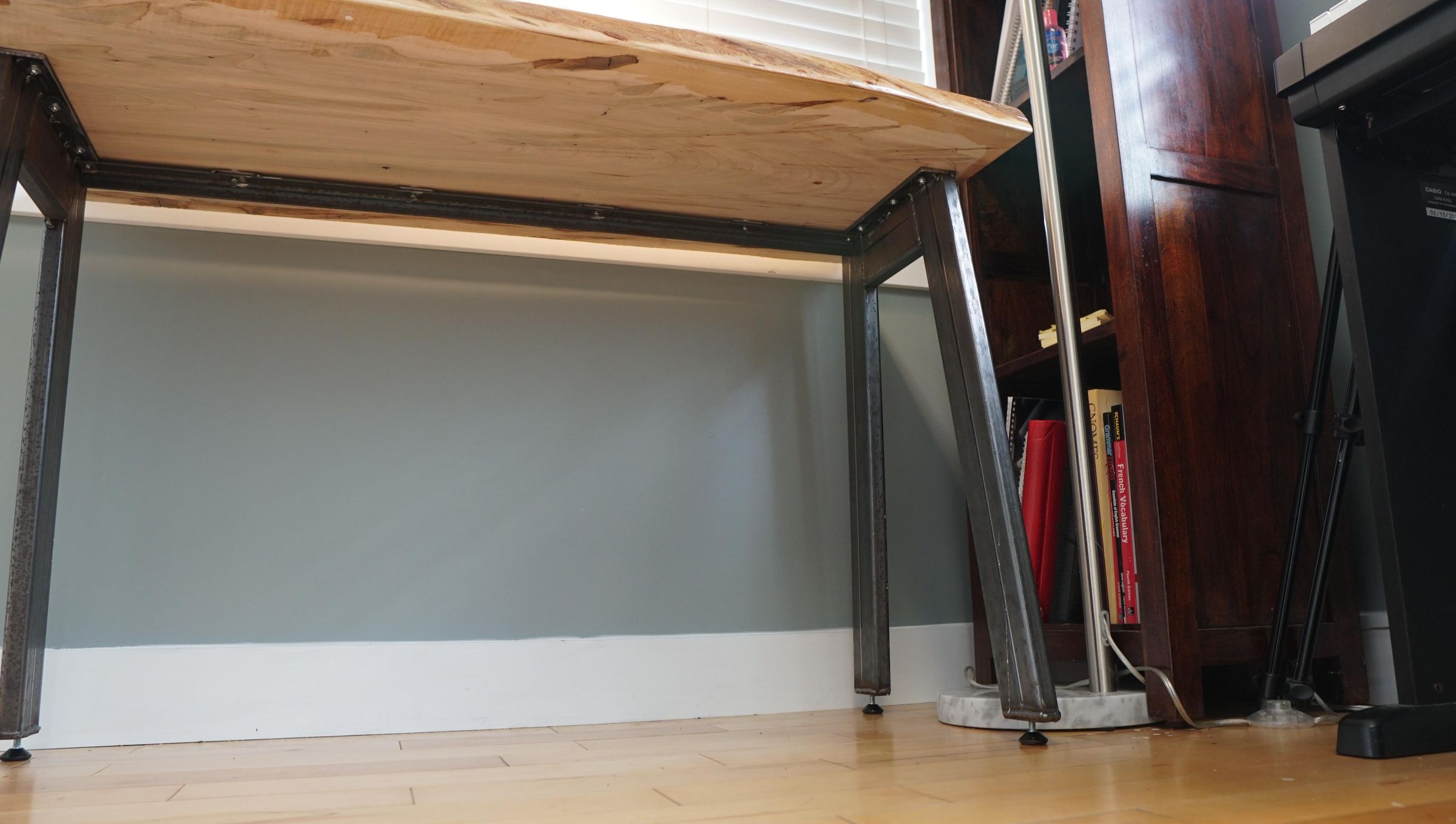 How to Make a Live Edge Desk : 5 Steps (with Pictures) - Instructables