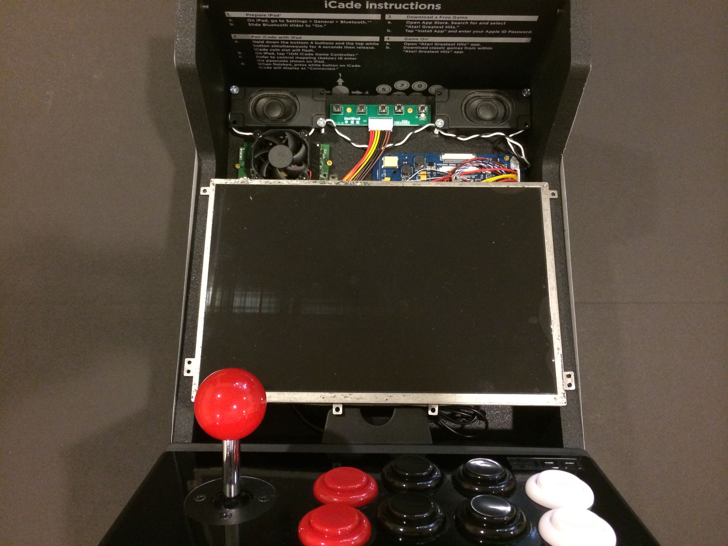 O-Cade: Portable OUYA Mini-Arcade Cabinet With Mobile Charging Station ...