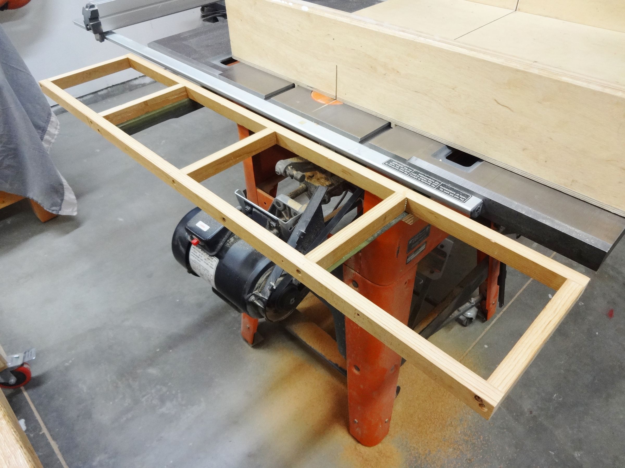 Height-Adjustable Outfeed Worktable : 11 Steps (with Pictures ...