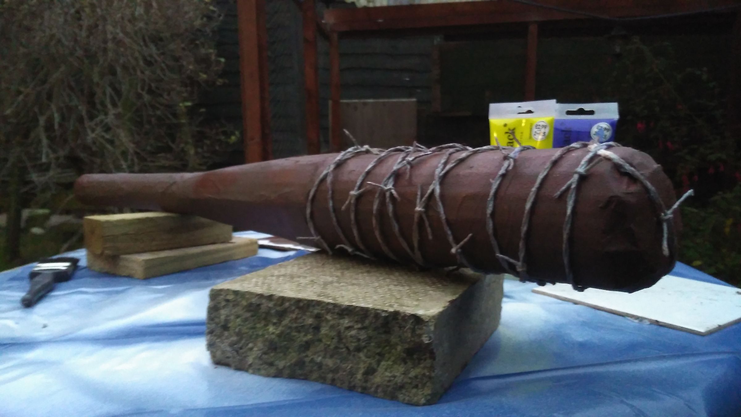 Negan's Bat: From Cardboard : 5 Steps (with Pictures) - Instructables