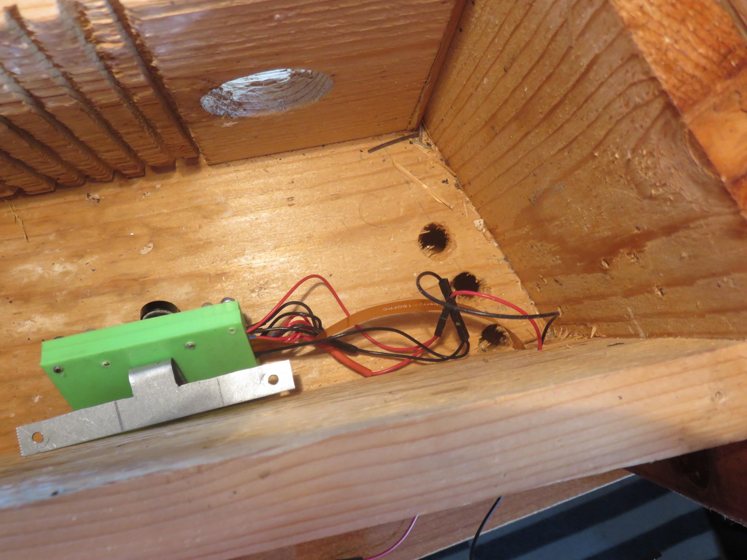 Add Camera and Lights to a Bluebird Nesting Box : 7 Steps - Instructables