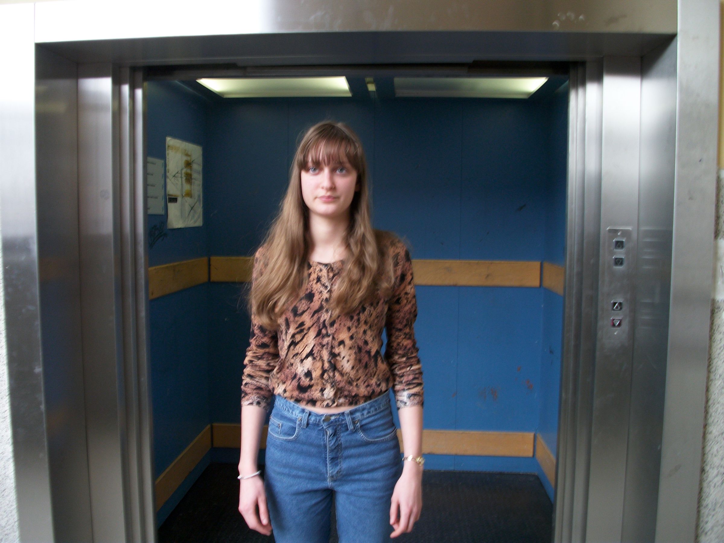How to Take in the Elevator Backwards! : 12 Steps - Instructables