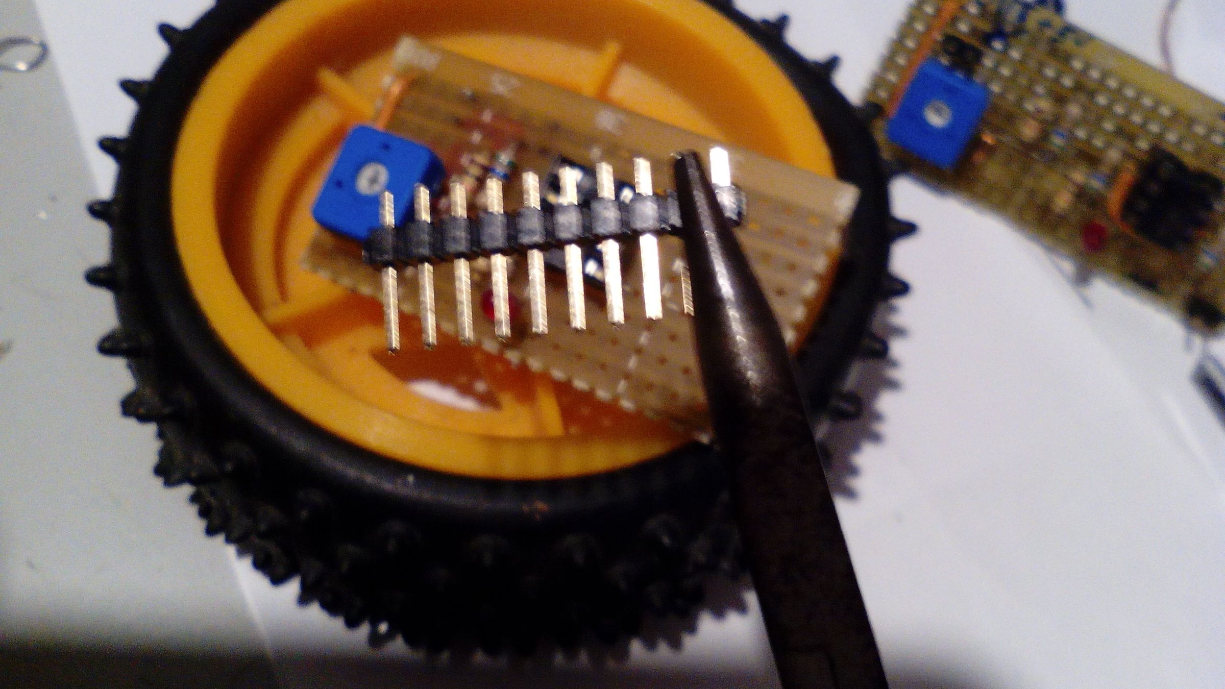 Single White Line Detector for SUMO ROBOT : 16 Steps - Instructables