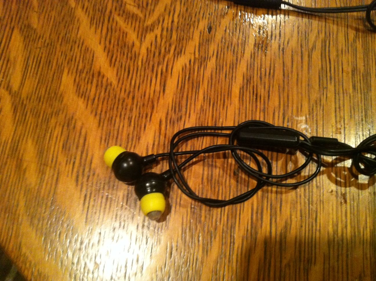 Quick Release Anti-Tangle Earbud Storage. : 8 Steps - Instructables