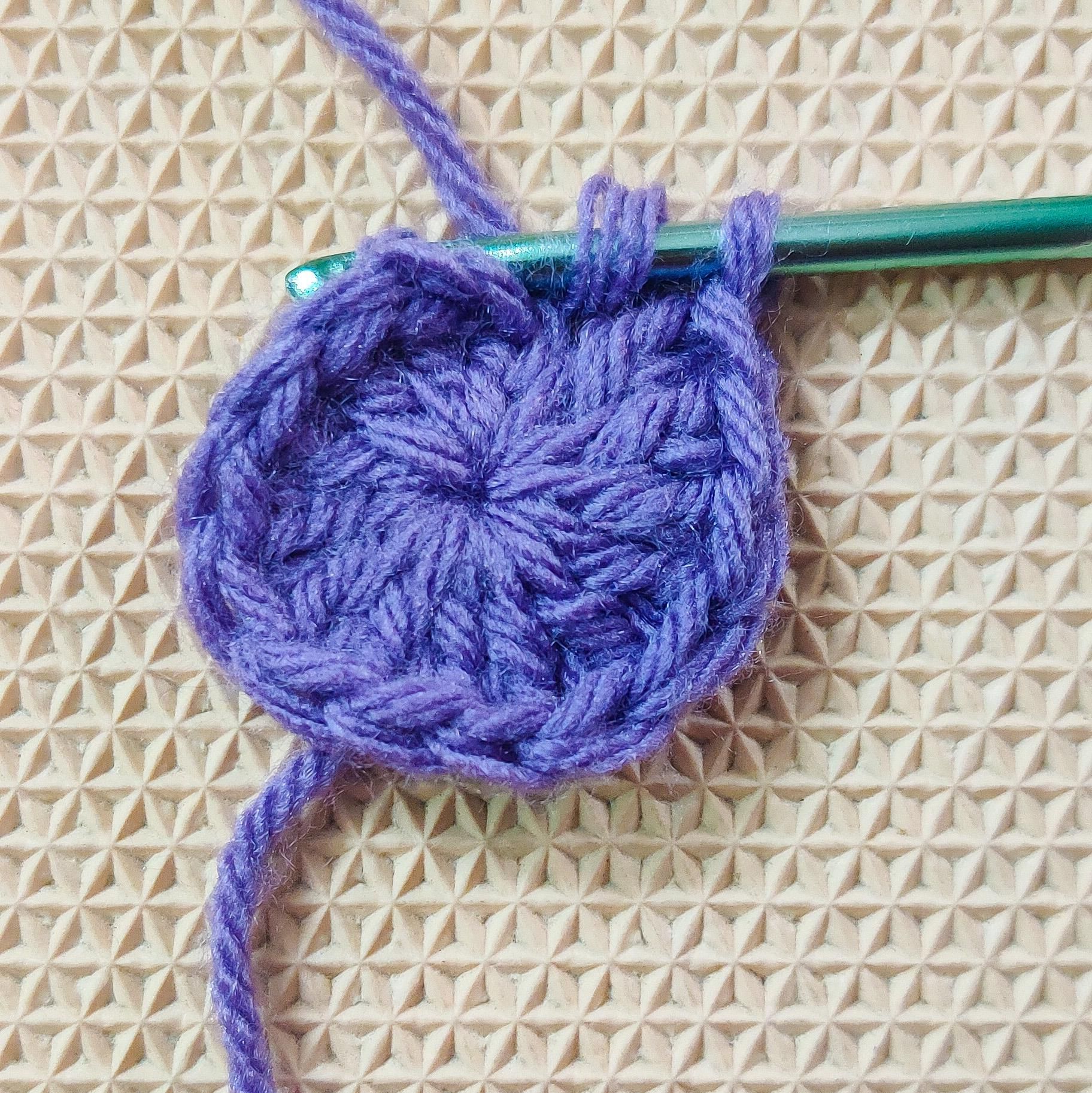 Crochet Seamless Spiral Circle With Raised Ridges : 7 Steps (with ...