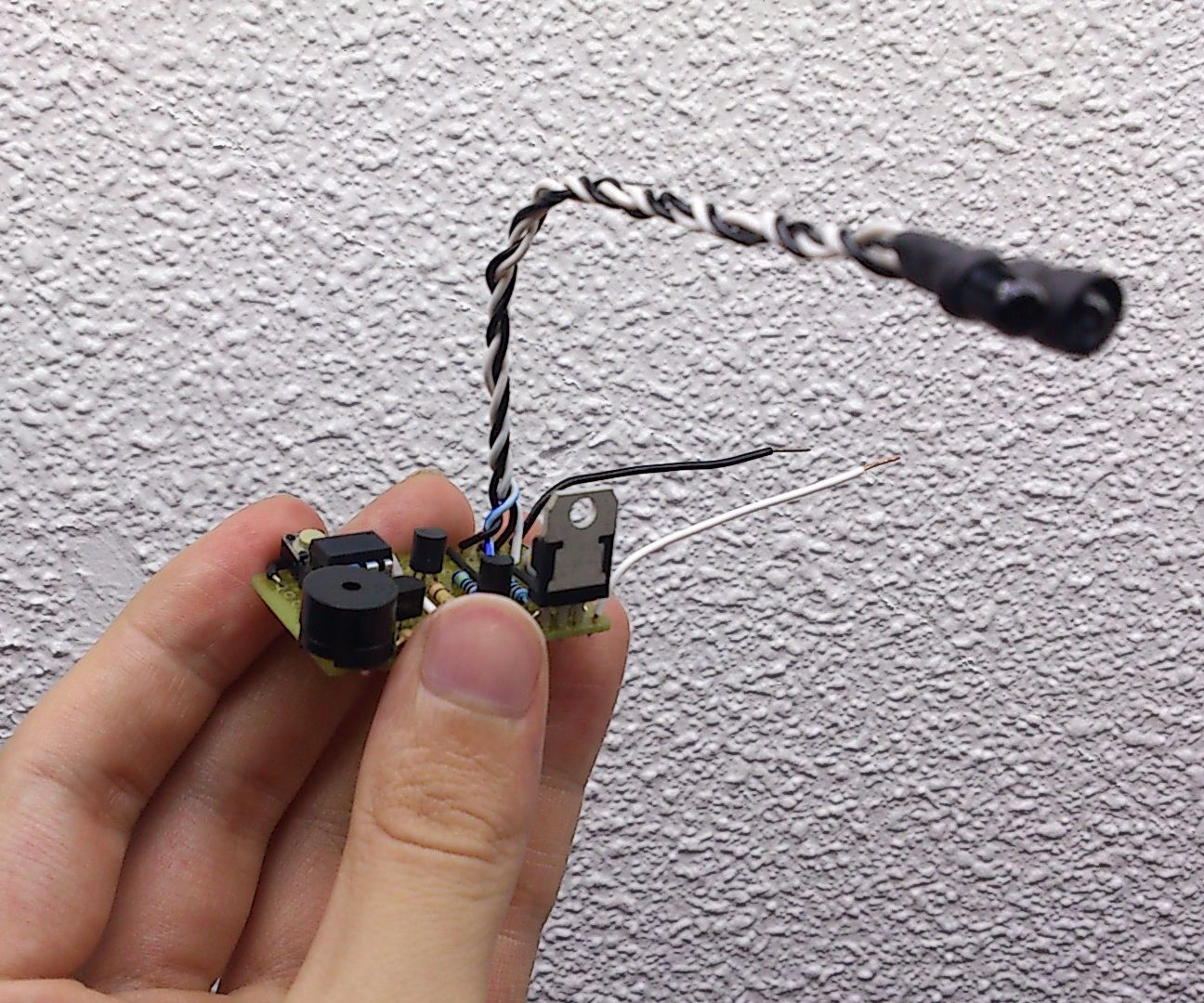 Quick Circuits #00: the Infrared Counter : 5 Steps - Instructables