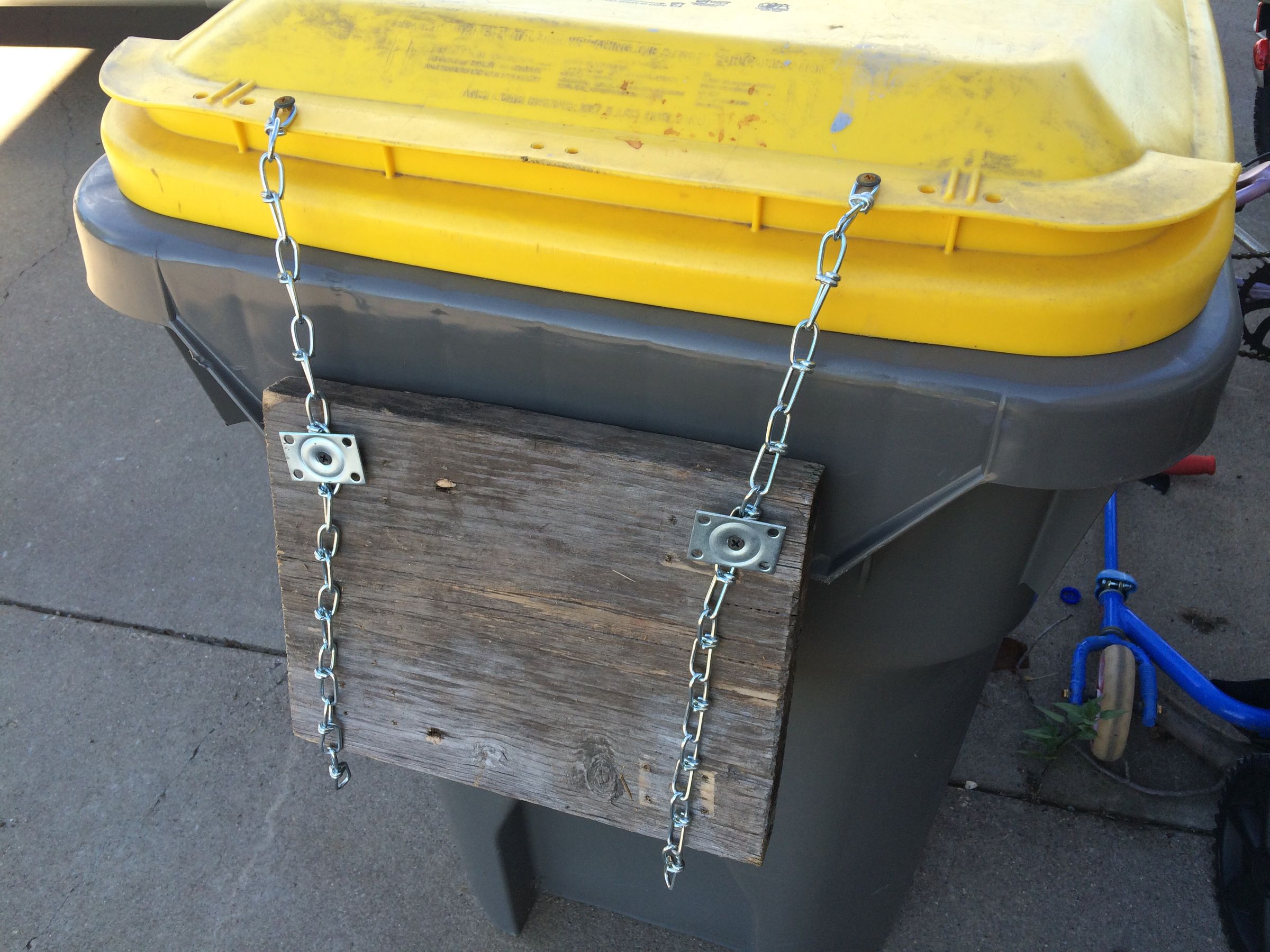 Wind Proof Your Trash Can : 3 Steps - Instructables
