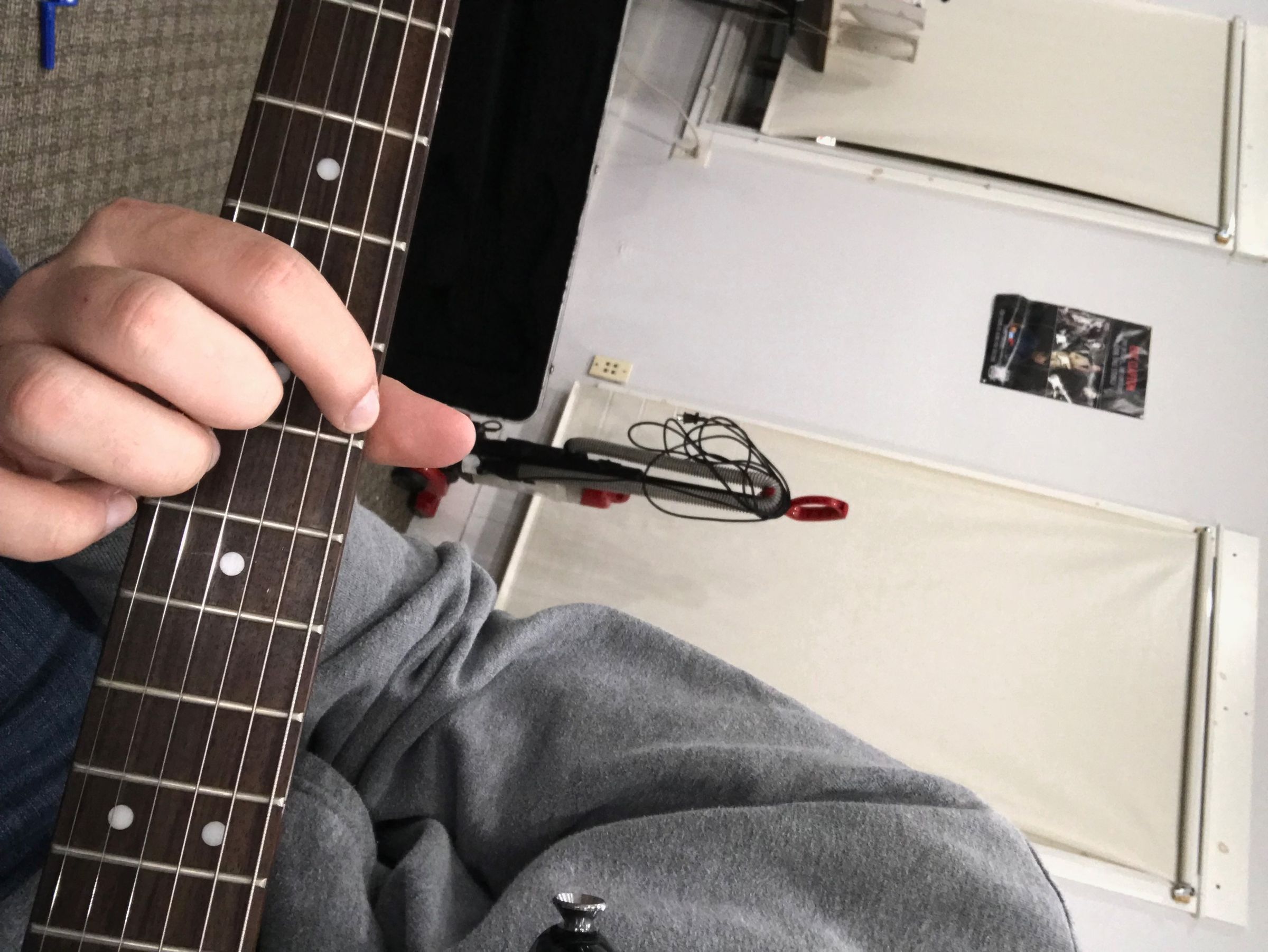 How to Replace Electric Guitar Strings : 10 Steps - Instructables
