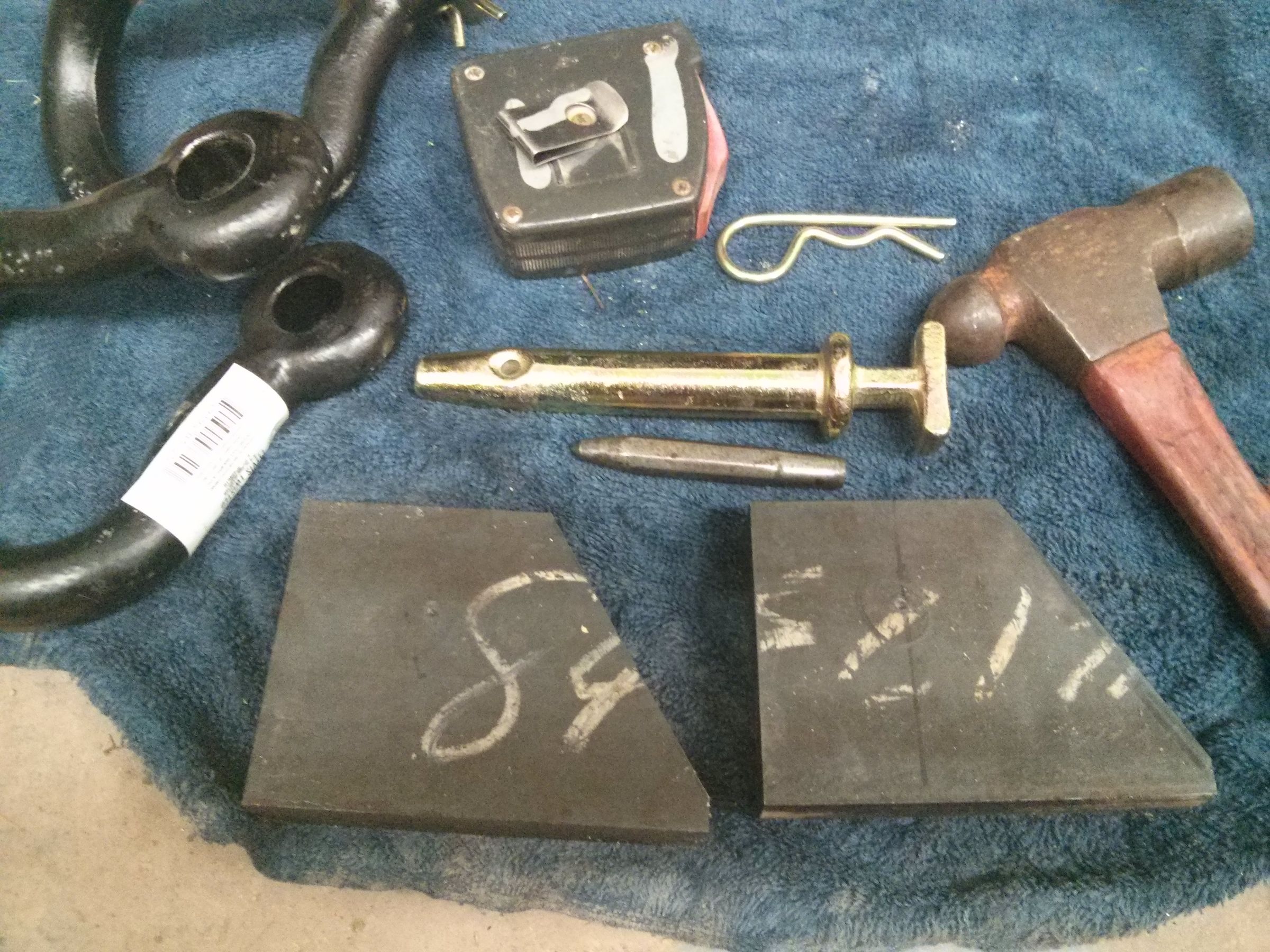 Tractor Bucket Attachment Point (Let's Lift Heavy Stuff!) : 8 Steps ...