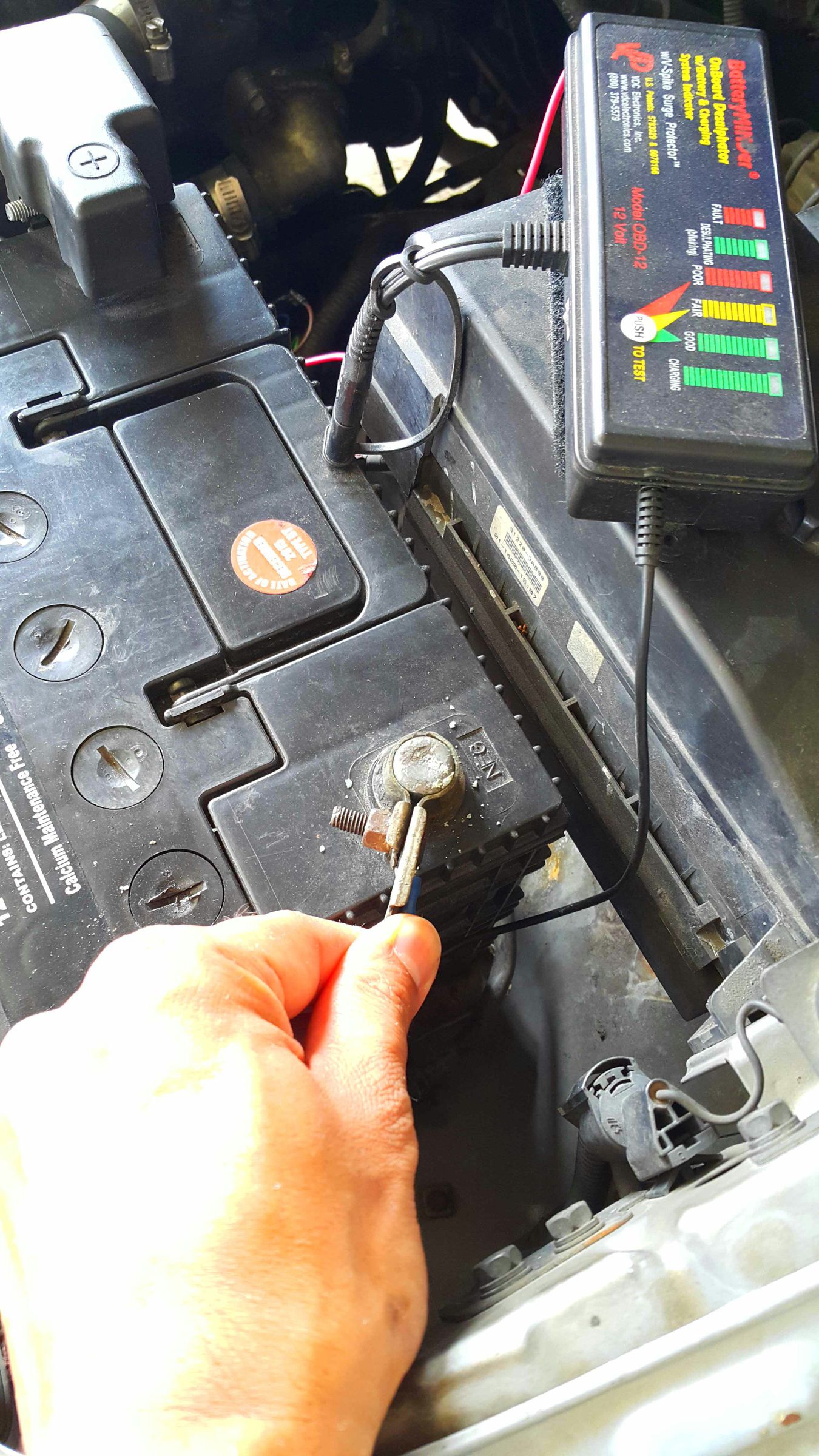 Cleaning a Car Battery Pole. : 4 Steps (with Pictures) - Instructables