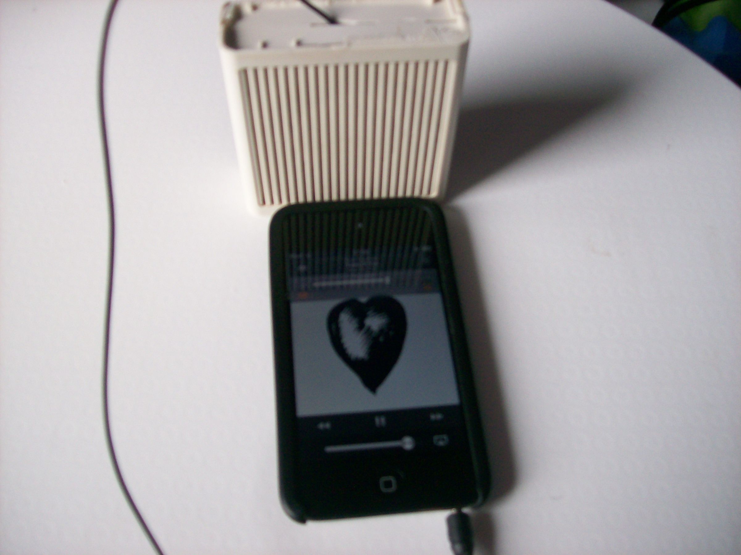 Retro Mono Speaker Runs Off of Ipod Battery : 4 Steps - Instructables