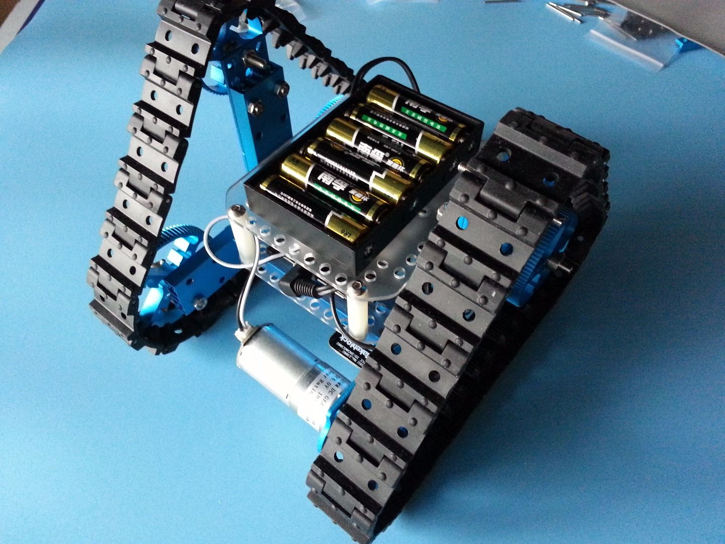 How to Build a Triangular Tank With Makeblock : 11 Steps (with Pictures) - Instructables