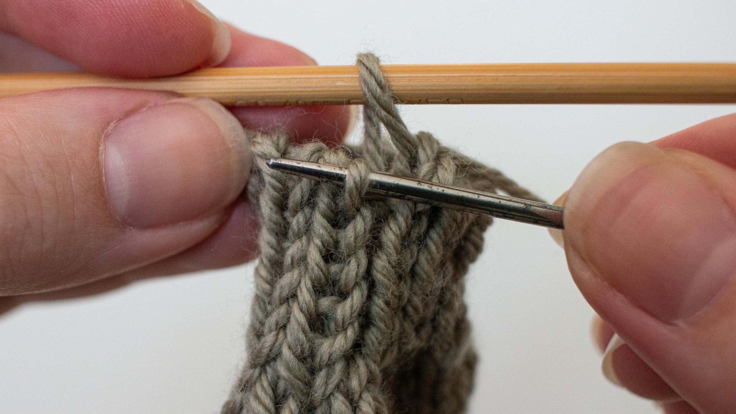 Ribbed Sewn Bind Off (in the Round) Knitting Tutorial : 13 Steps (with Pictures) - Instructables