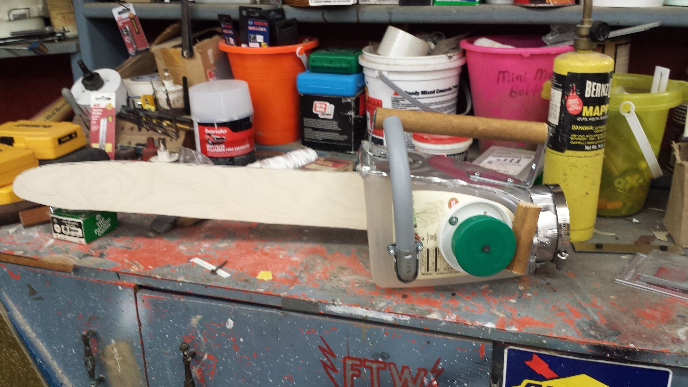 Evil Dead 2 Chainsaw : 12 Steps (with Pictures) - Instructables