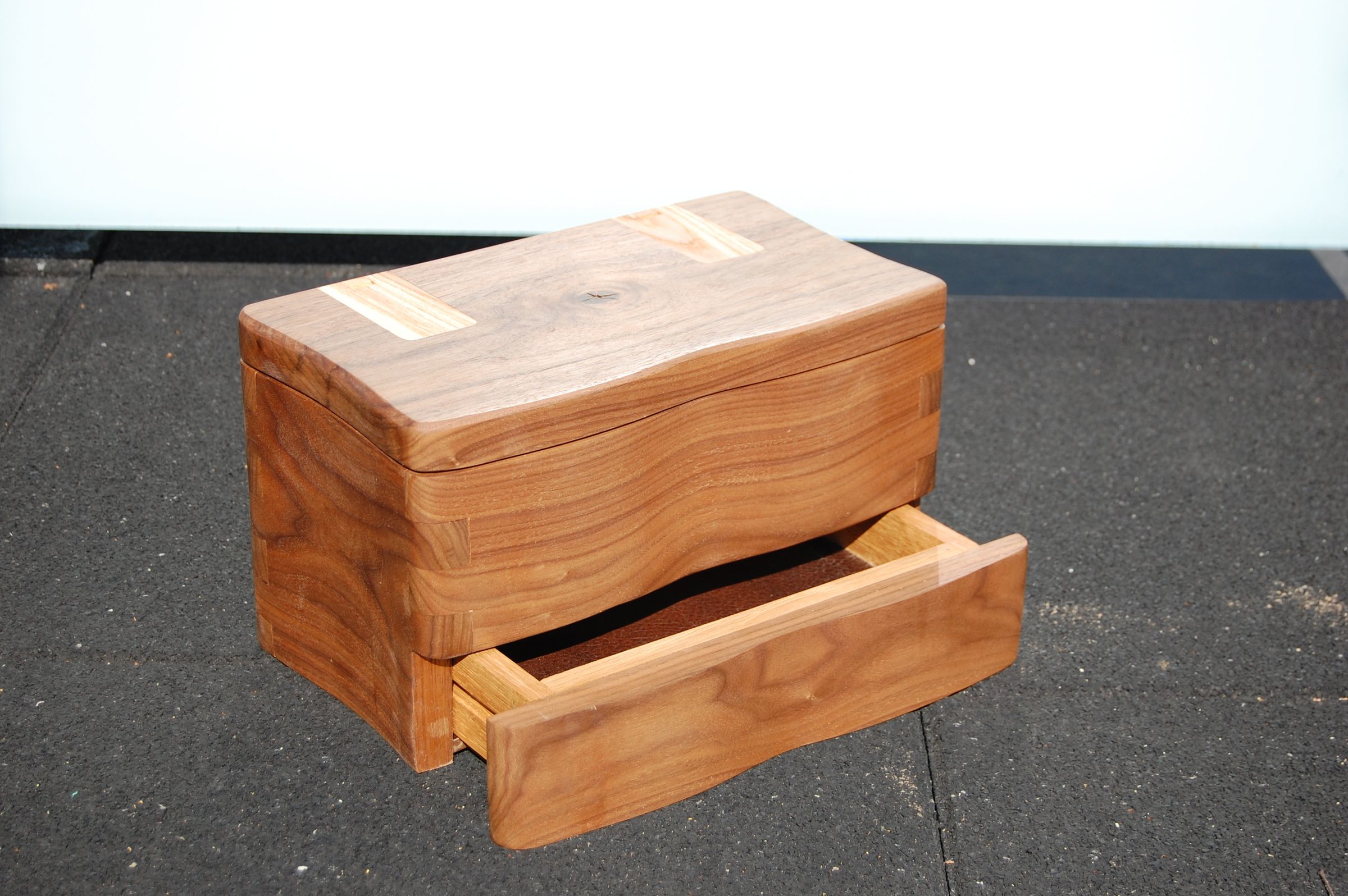 Finishing Walnut Box With Integral Hinge : 7 Steps (with Pictures ...