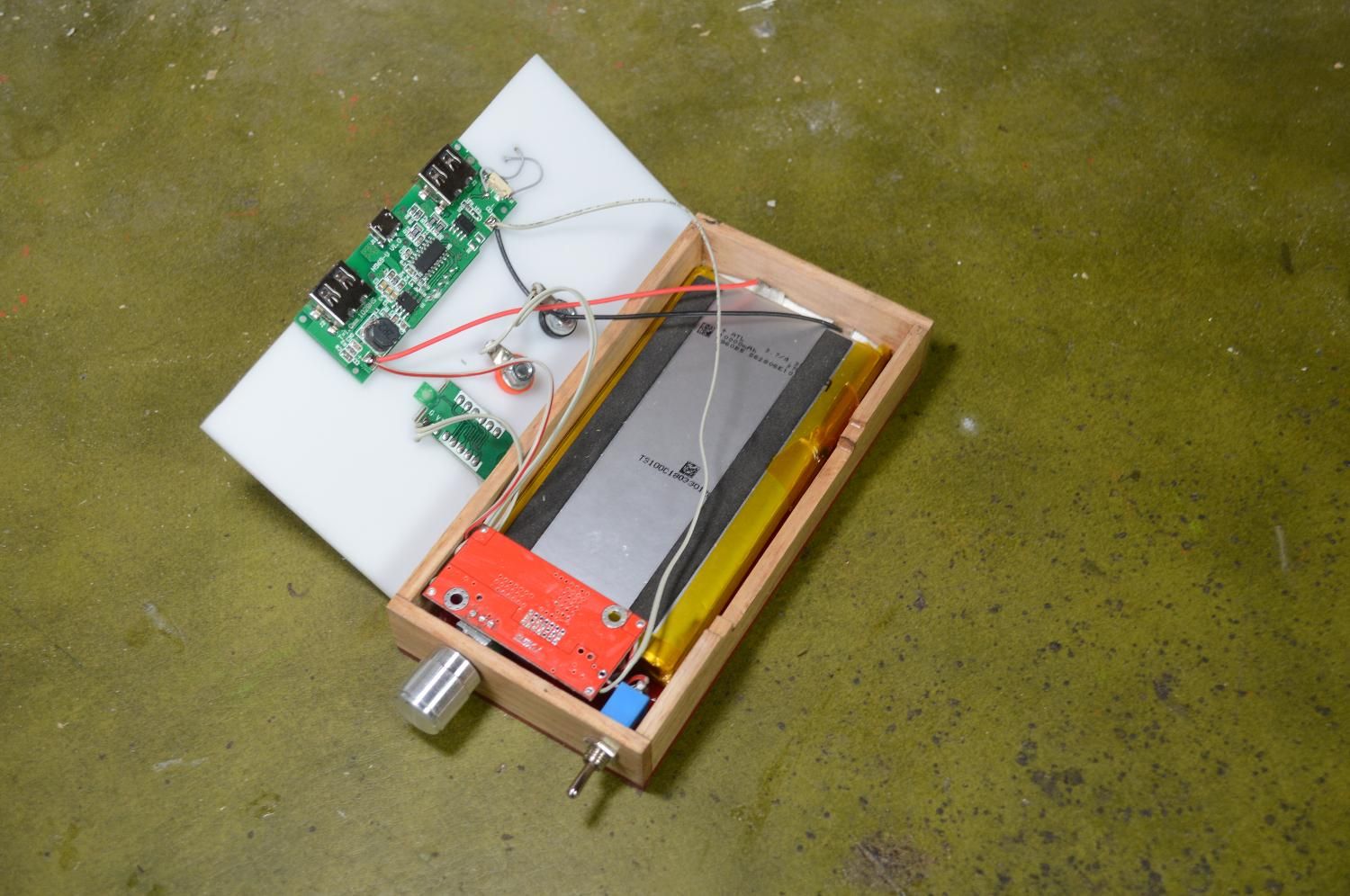 Re-purpose Broken Power Banks : 8 Steps (with Pictures) - Instructables