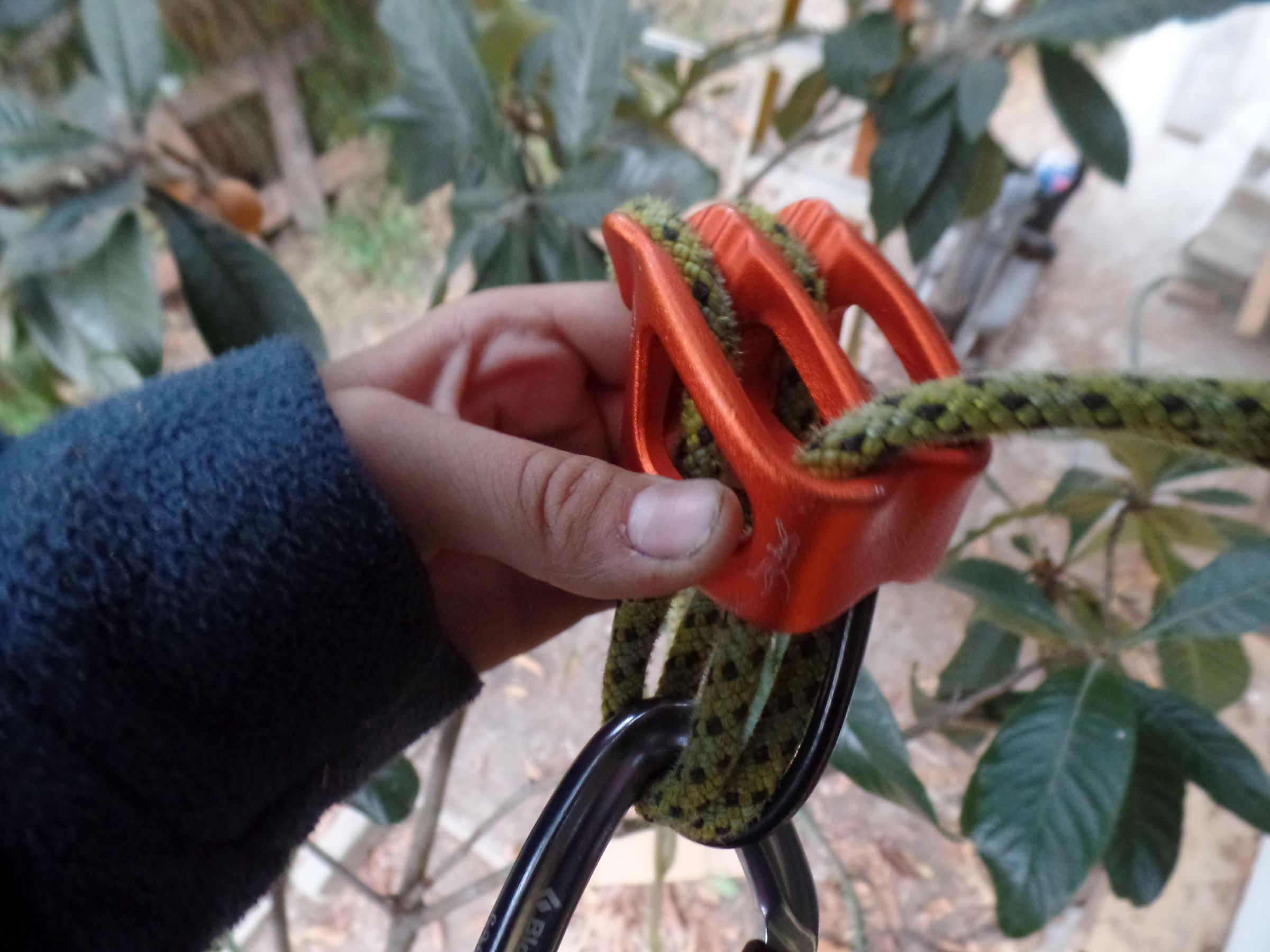 Rappelling a Twin Rope With an ATC Belay Device : 4 Steps - Instructables