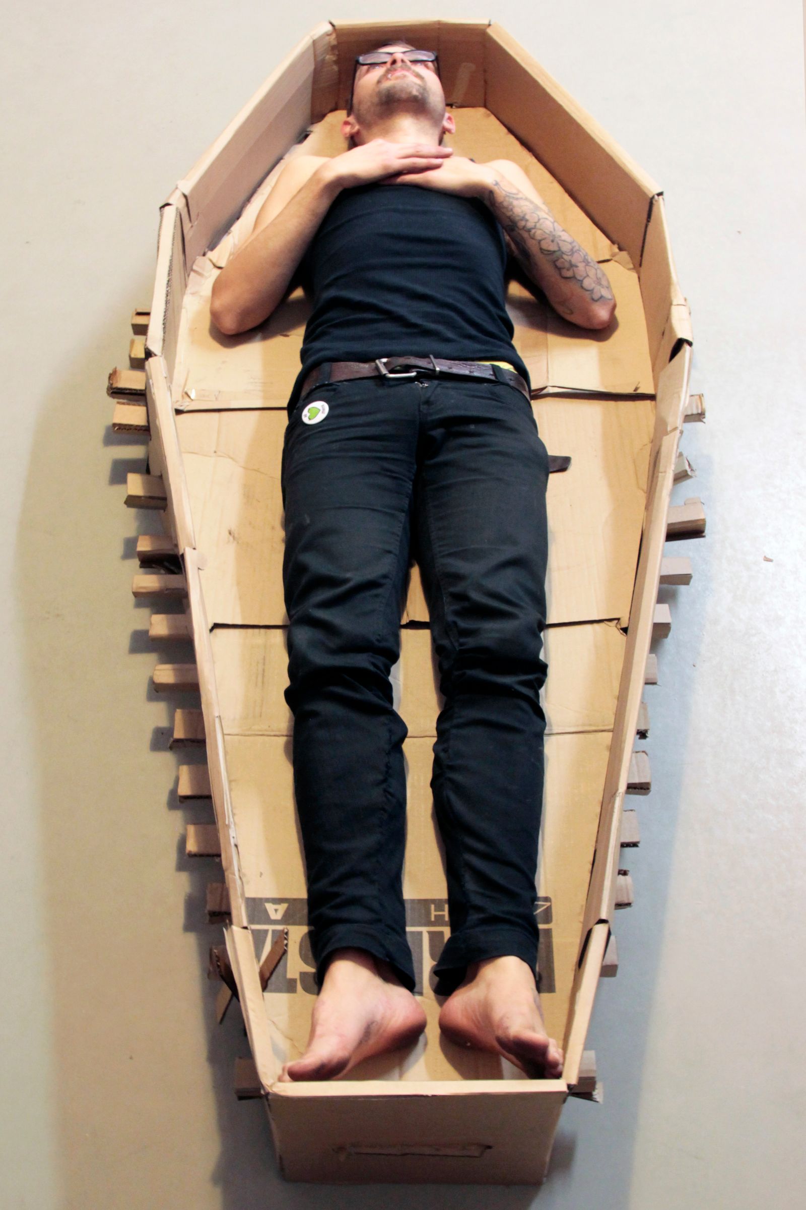 Cardboard Coffins (DIYing Free) : 16 Steps (with Pictures) - Instructables