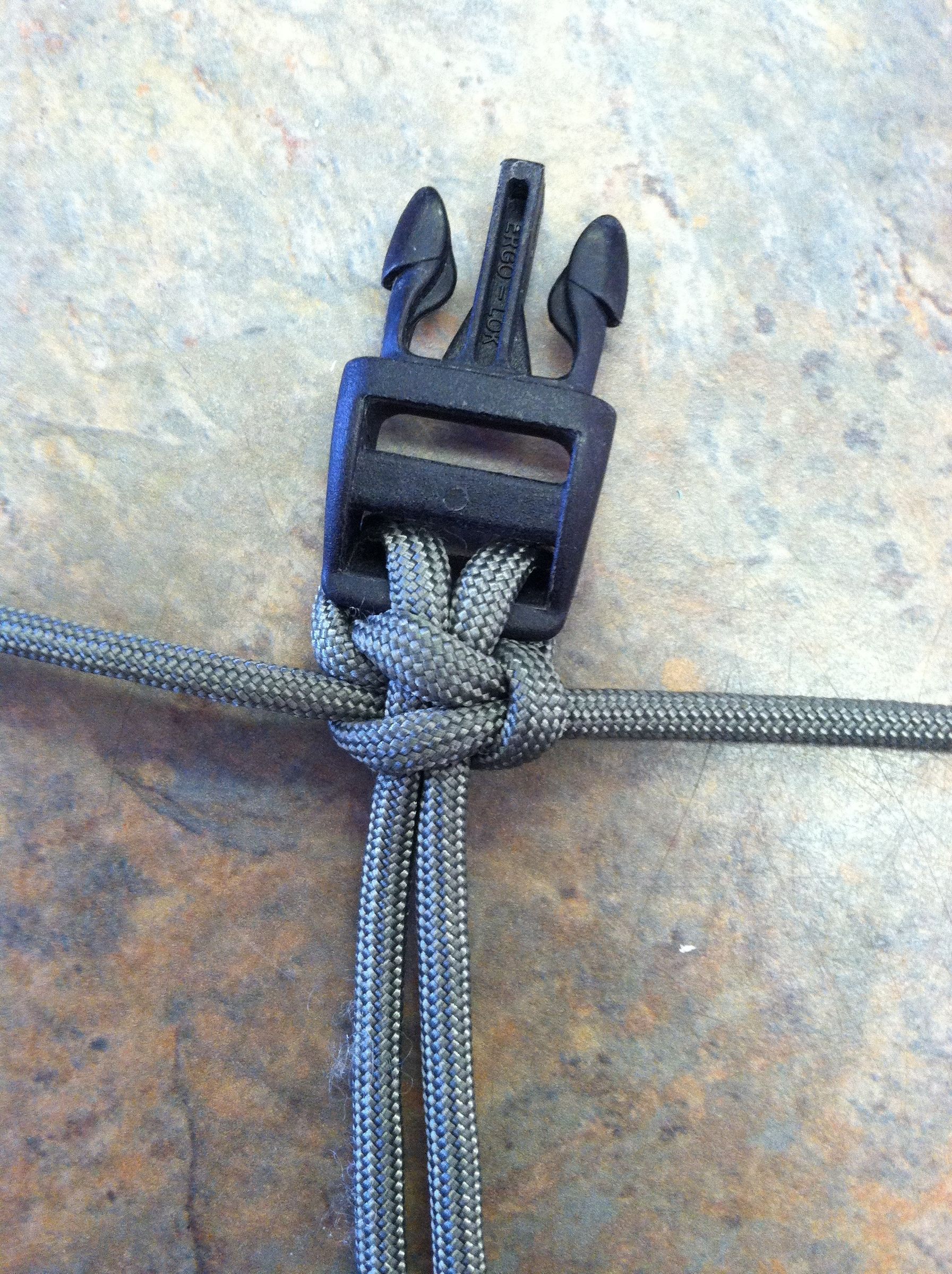 Paracord Bracelet (Tutorial) : 10 Steps - Instructables