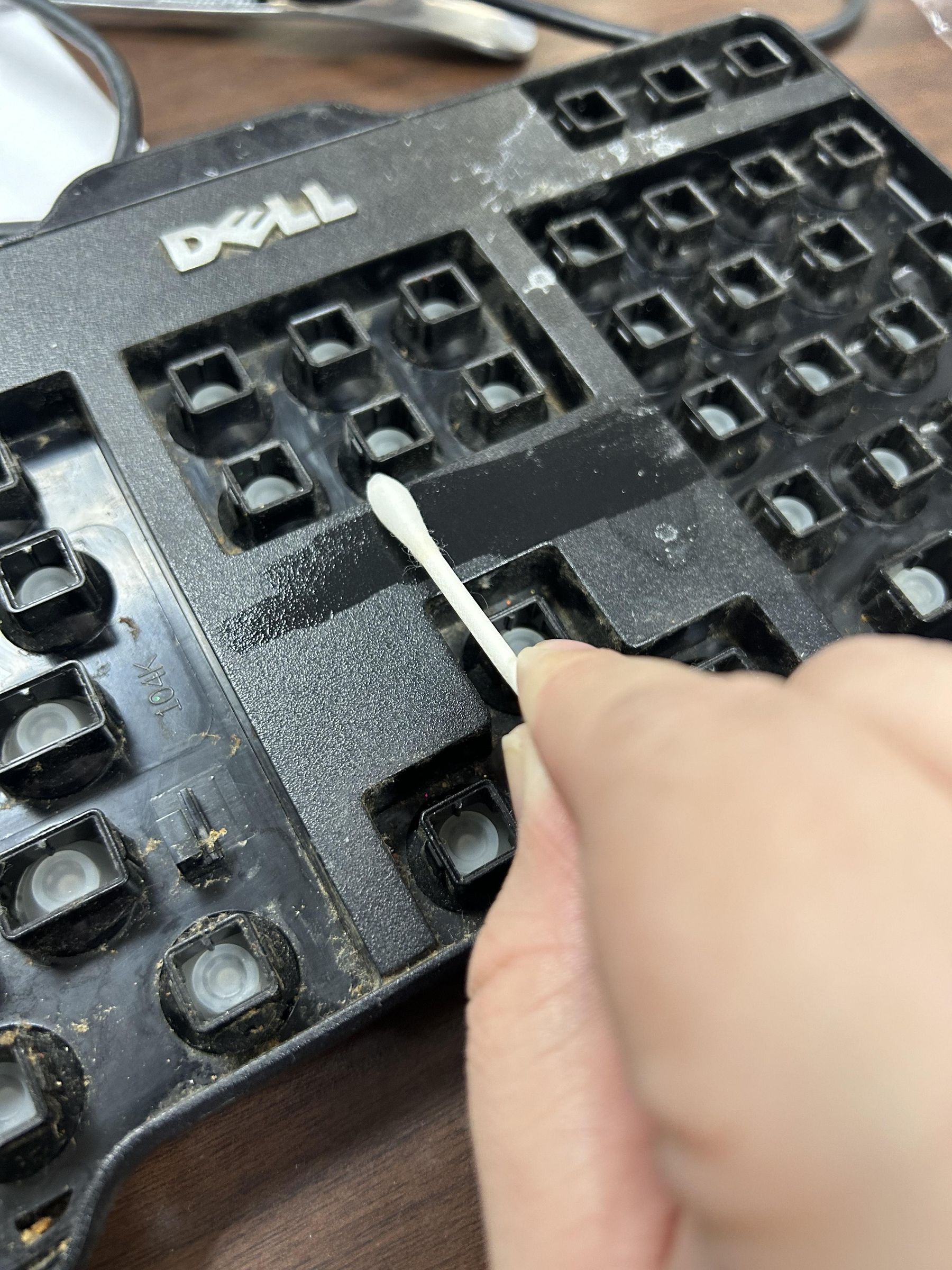 Cleaning Your Keyboard Safely : 7 Steps (with Pictures) - Instructables