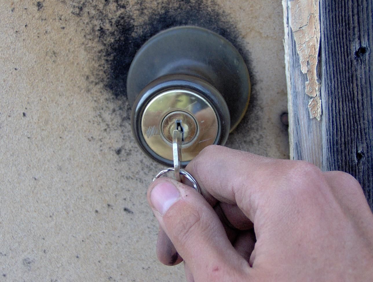 How to Lubricate a Lock Using Graphite From a Pencil : 4 Steps (with ...