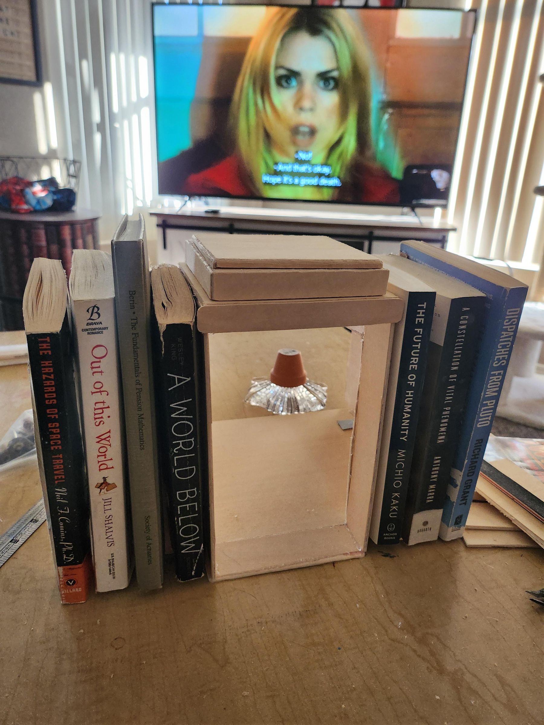Doctor Who TARDIS Book Nook (That’s Bigger on the Inside!) : 7 Steps ...
