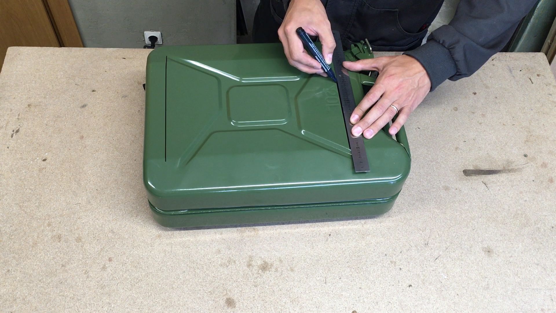 How to Make a Mini Bar From Jerry Can : 10 Steps (with Pictures ...