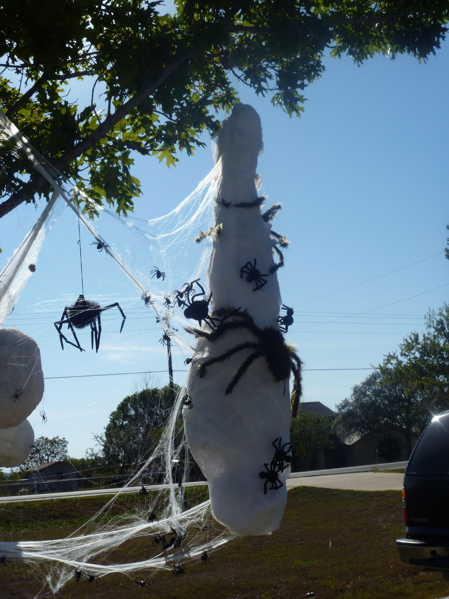 How to Make Spiders for Halloween : 6 Steps (with Pictures) - Instructables