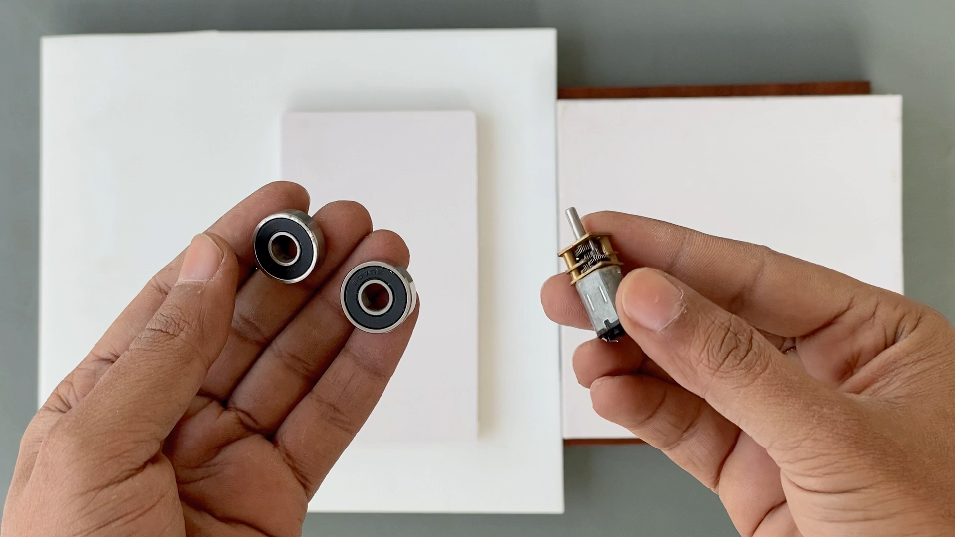 How to Make a Magical Rotating Open / Closed Sign Board : 12 Steps ...