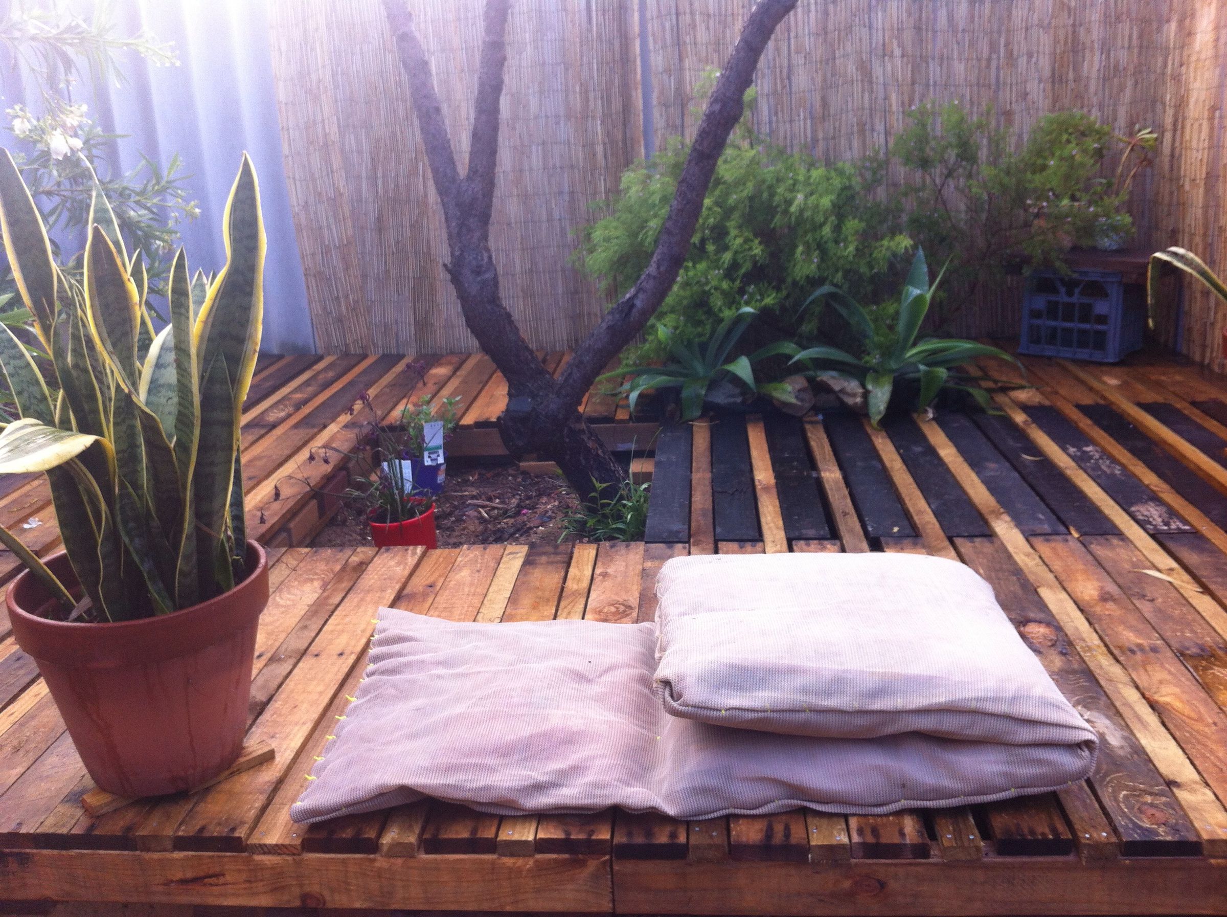 Wood Pallet Backyard Deck : 4 Steps (with Pictures) - Instructables