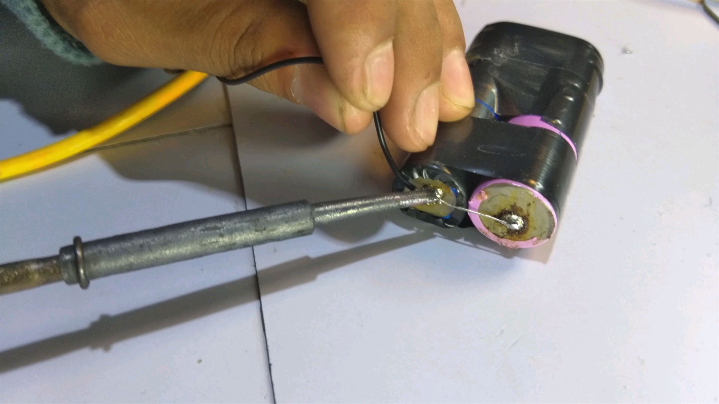 DIY LED FLASHLIGHT (SUPER BRIGHT) : 12 Steps (with Pictures ...