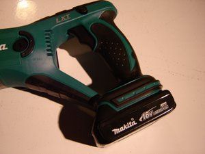 How to Fit the Makita LCT Battery Onto Your LXT Cordless Tools : 4 ...