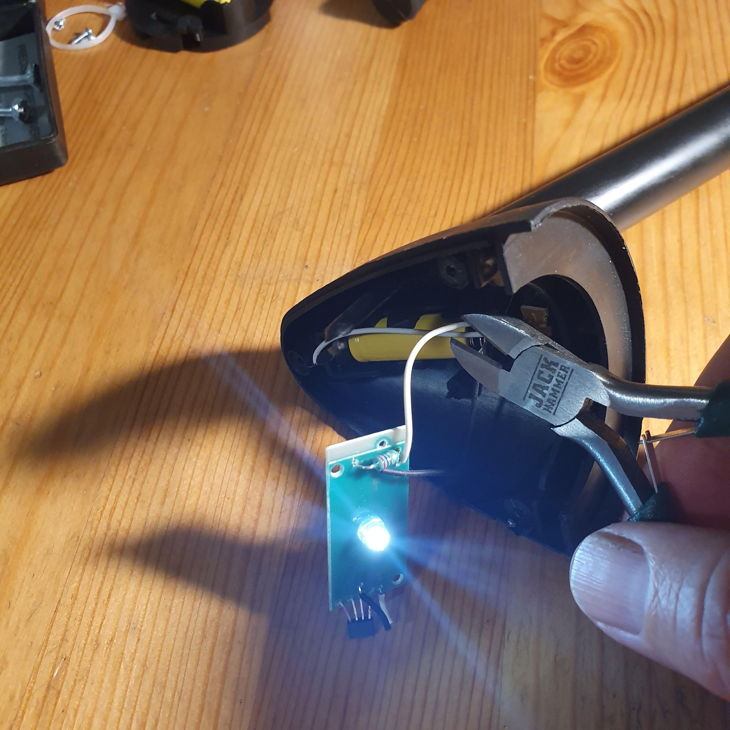 Headtorch / Flashlight Booster : 13 Steps (with Pictures) - Instructables