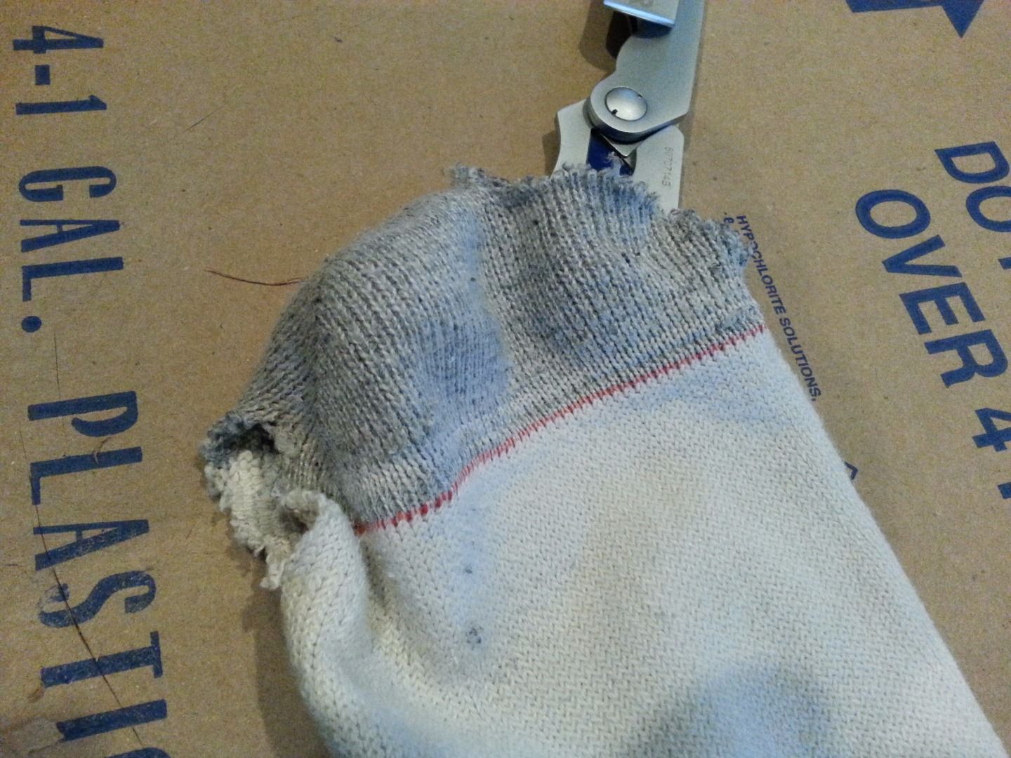 Cardboard Wrist Immobilization Brace : 7 Steps - Instructables