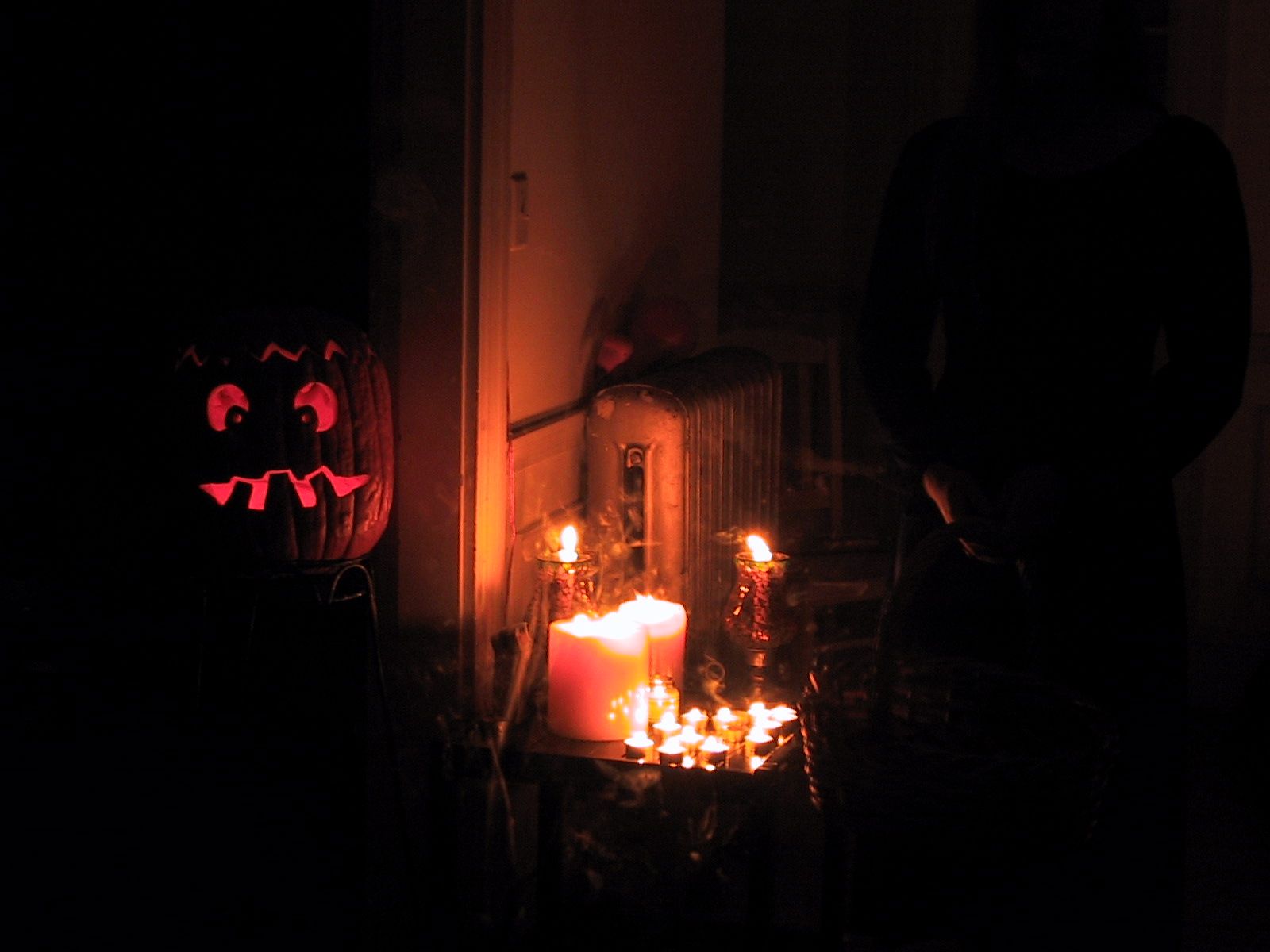 Solid-state Halloween Controller and How to Build a Haunted House : 11 ...