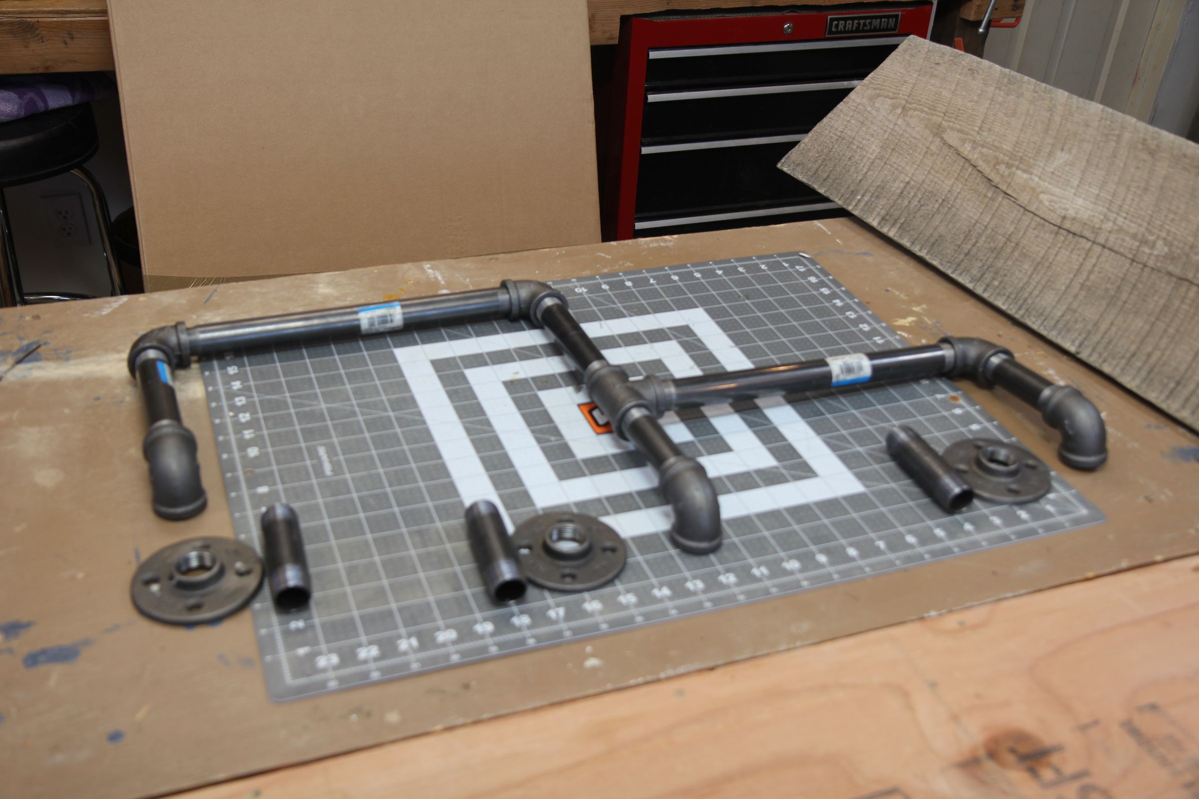 DIY INDUSTRIAL PIPE SHELF : 6 Steps (with Pictures) - Instructables