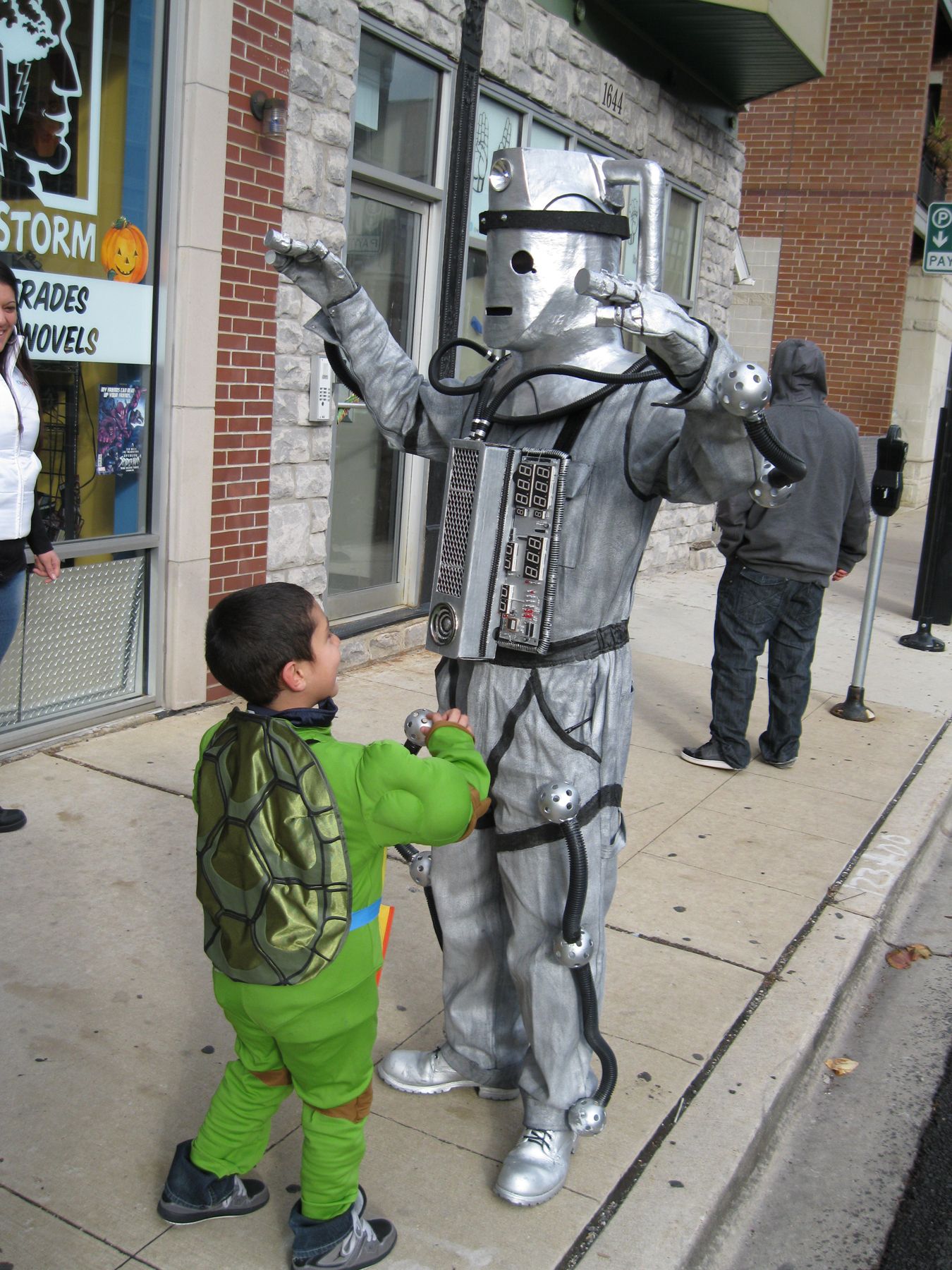 DOCTOR WHO CYBERMAN COSTUME : 5 Steps (with Pictures) - Instructables