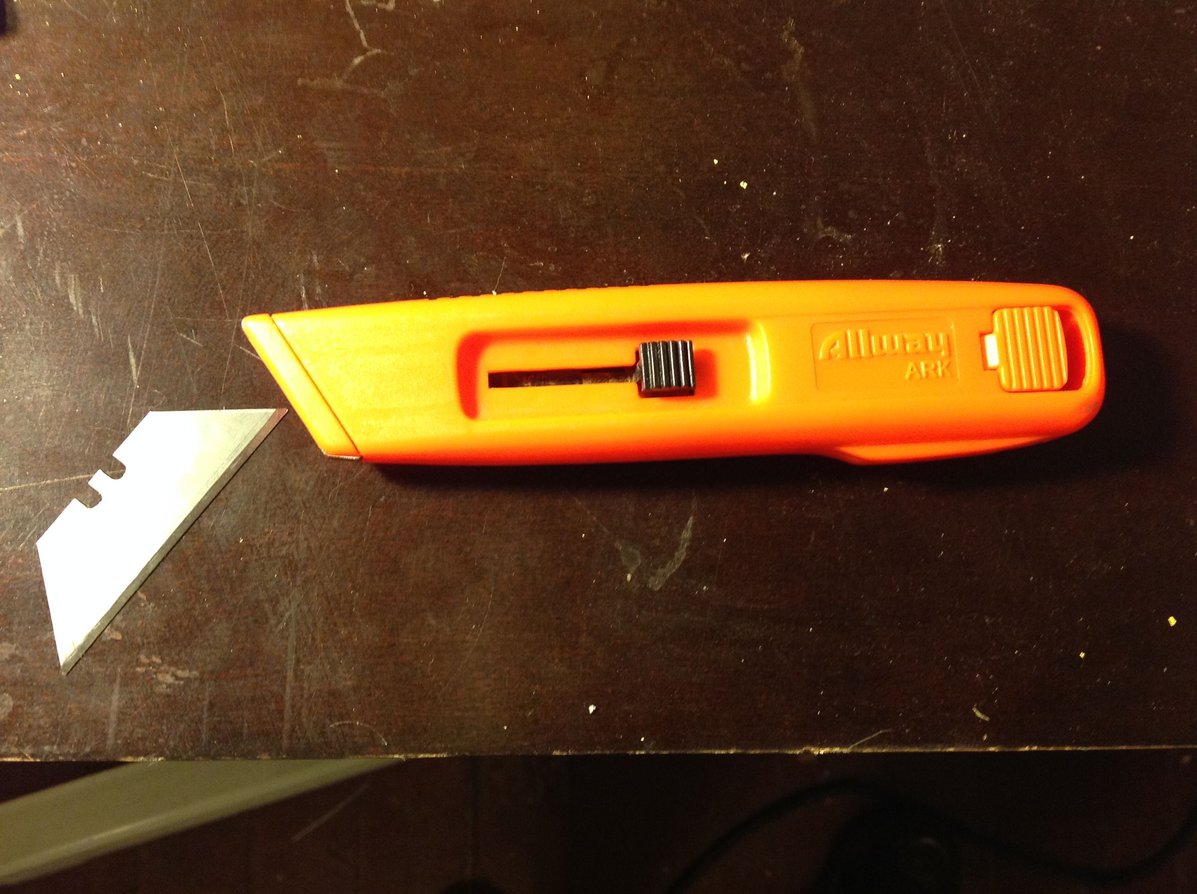 Blood Squirting Box Cutter Prop : 11 Steps (with Pictures) - Instructables