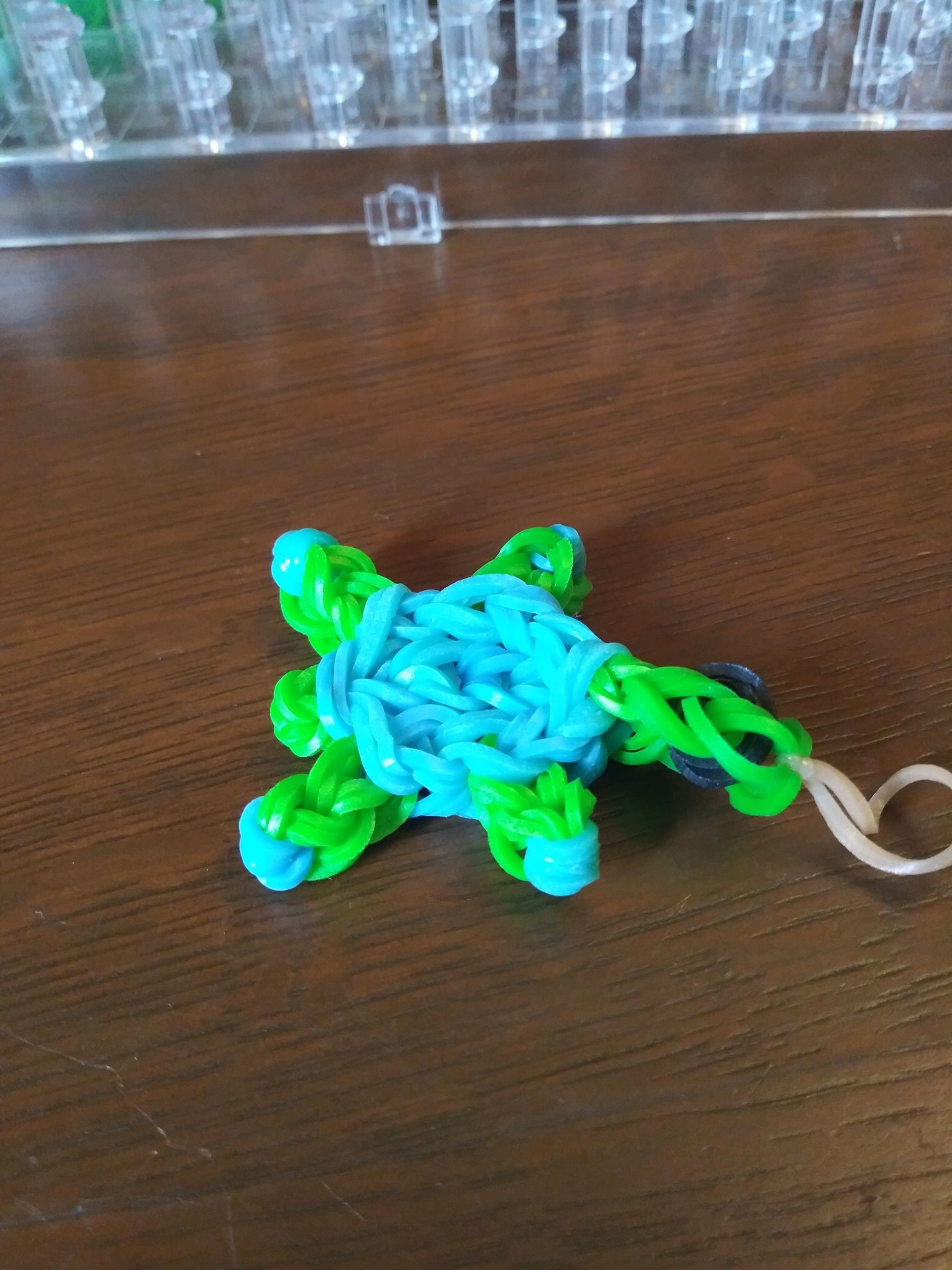 Rainbow Loom, Turtle Charm : 8 Steps (with Pictures) - Instructables