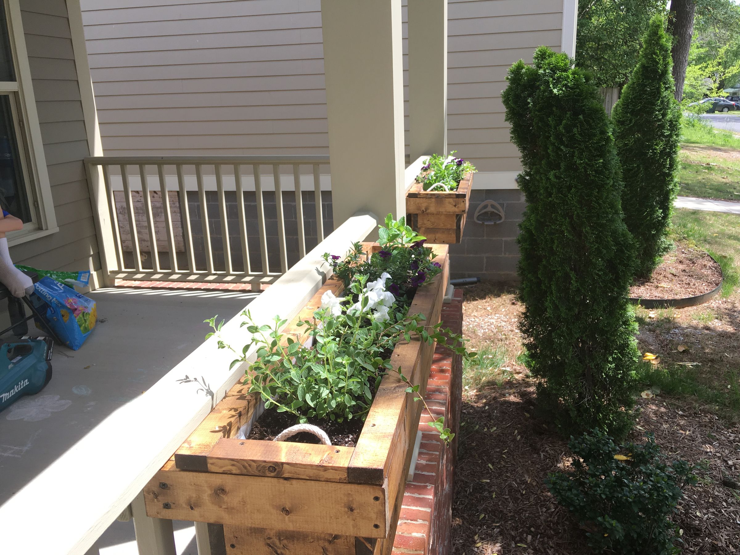 Simple Rail-Clamped Planter Box : 19 Steps (with Pictures) - Instructables